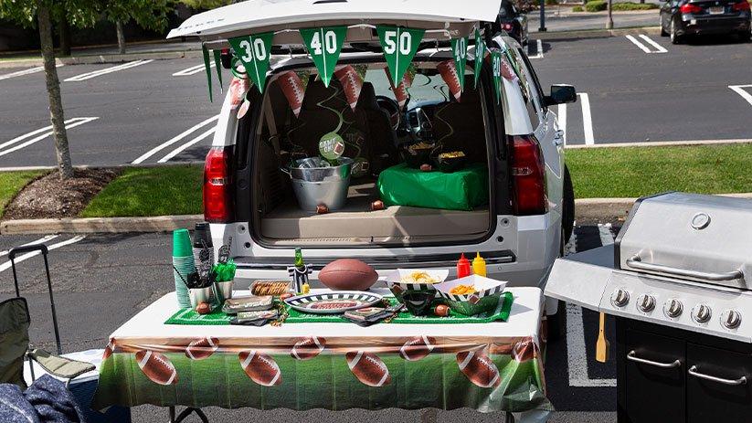 How to Throw a Great Tailgate Party | Party City