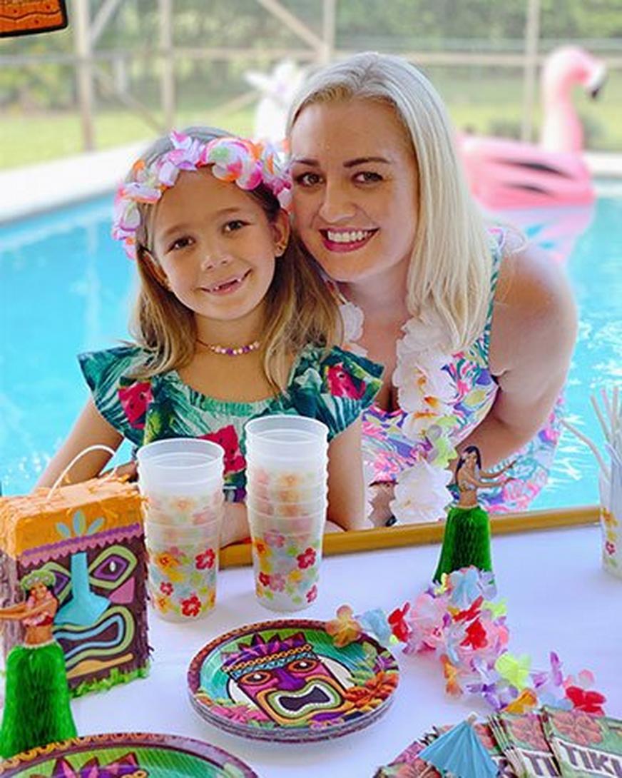25 Luau (Hawaiian) Birthday Party Ideas for Kids | Party City 25 Luau (Hawaiian) Birthday Party Ideas for Kids | Party City