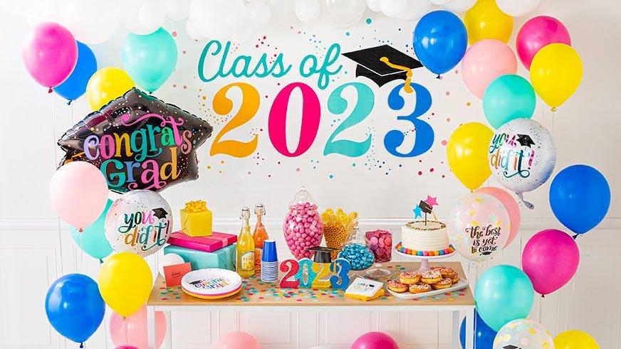 10 Graduation Party Game Ideas to Make Your Party Fun | Party City