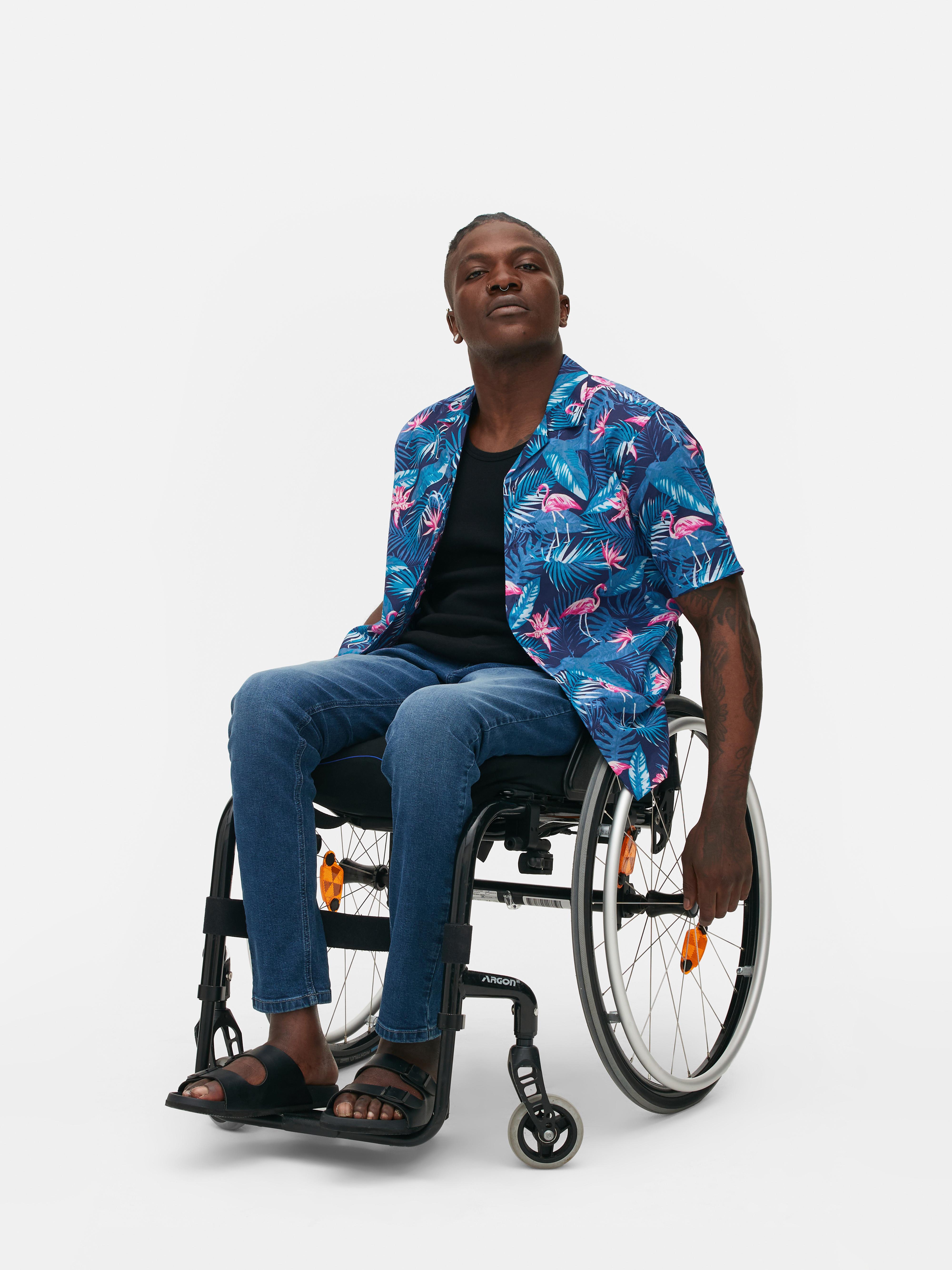Chemise boutonnée à motif flamant rose - Bleu marine - Homme | Primark