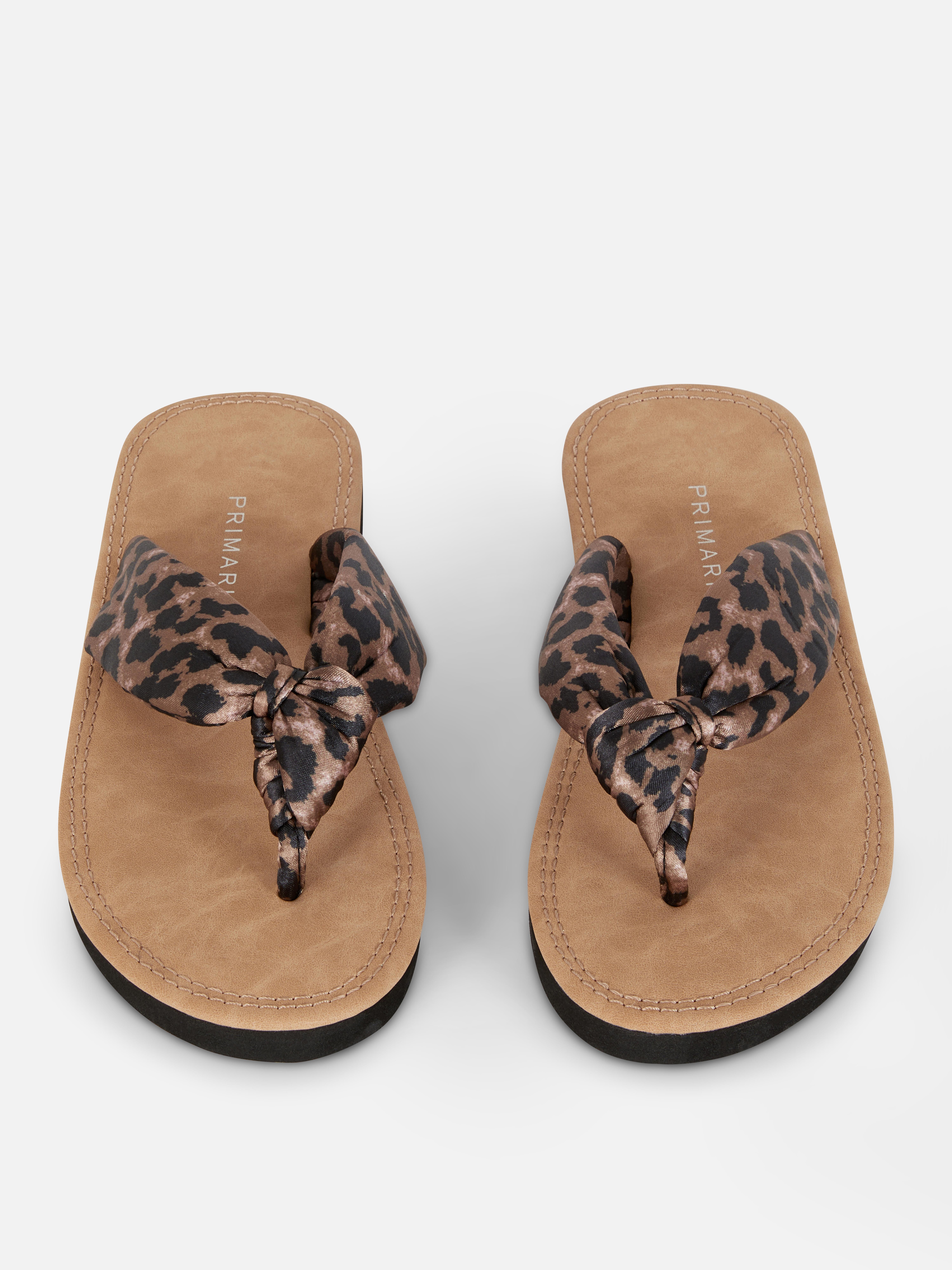 Sandales plates à entre-doigts - Multicolore - | Primark