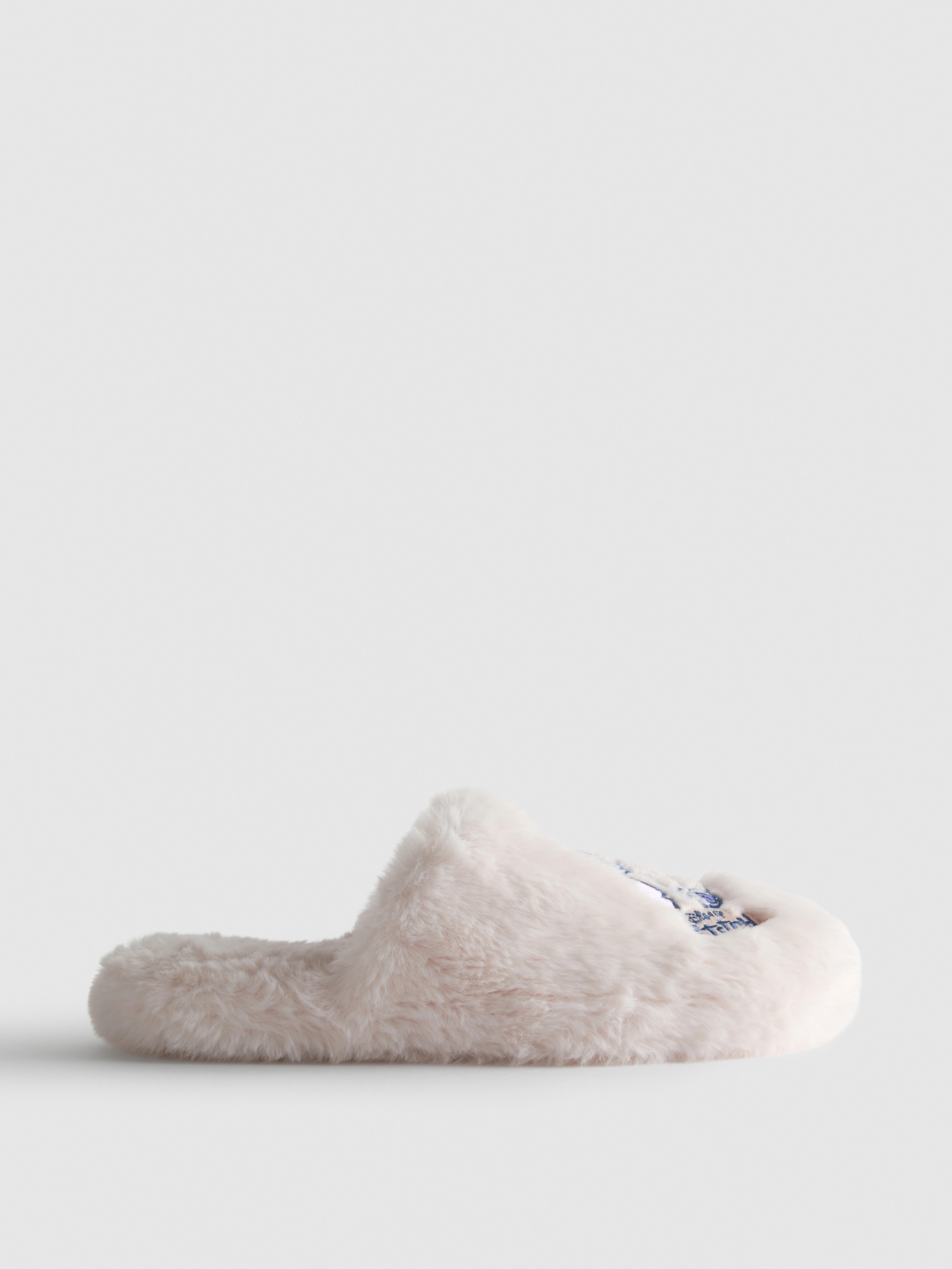 Shop Slippers | Fluffy & Mule Women's Slippers | Primark UK