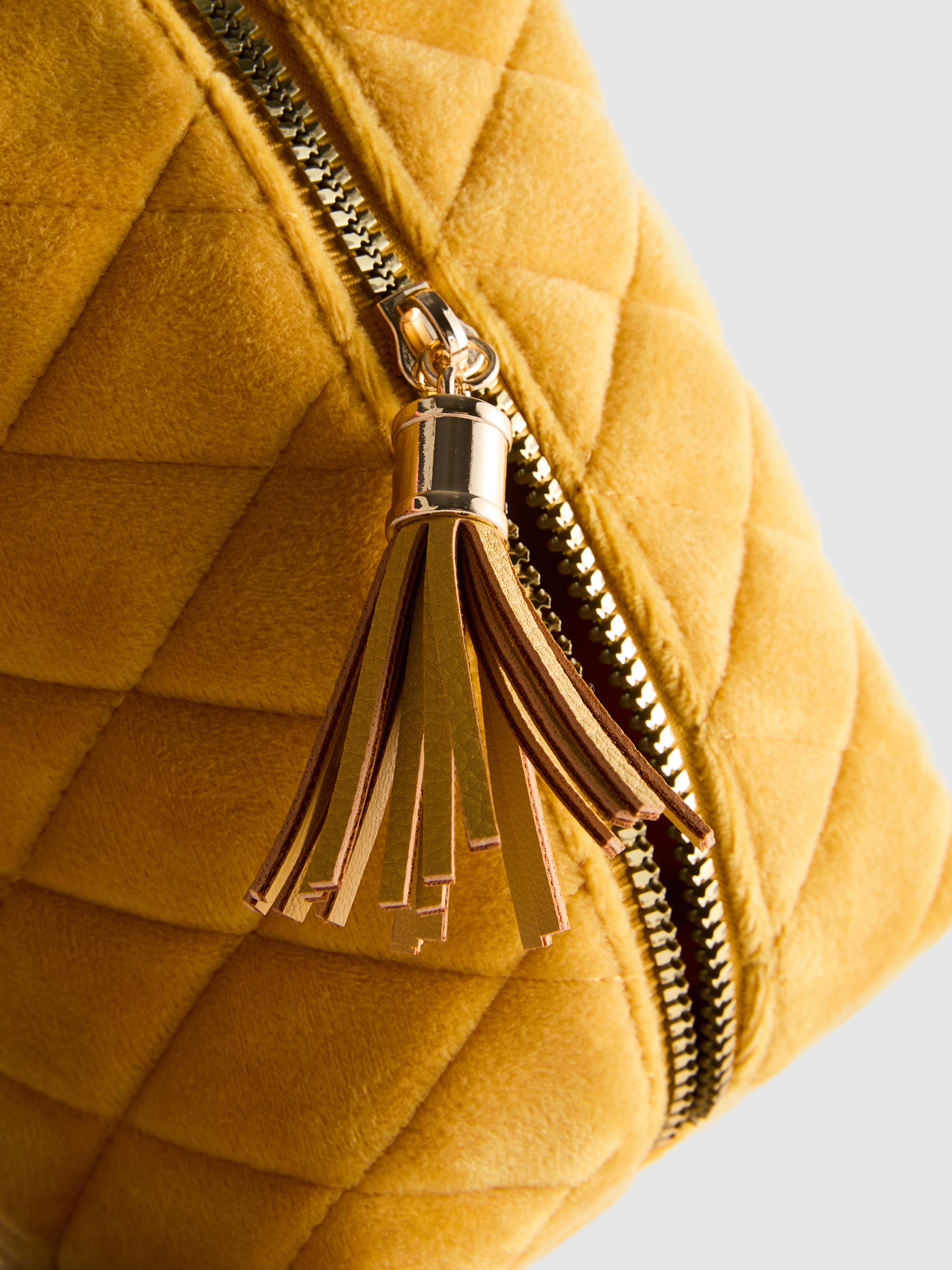 Harry Potter™ Hufflepuff Makeup Bag | Primark