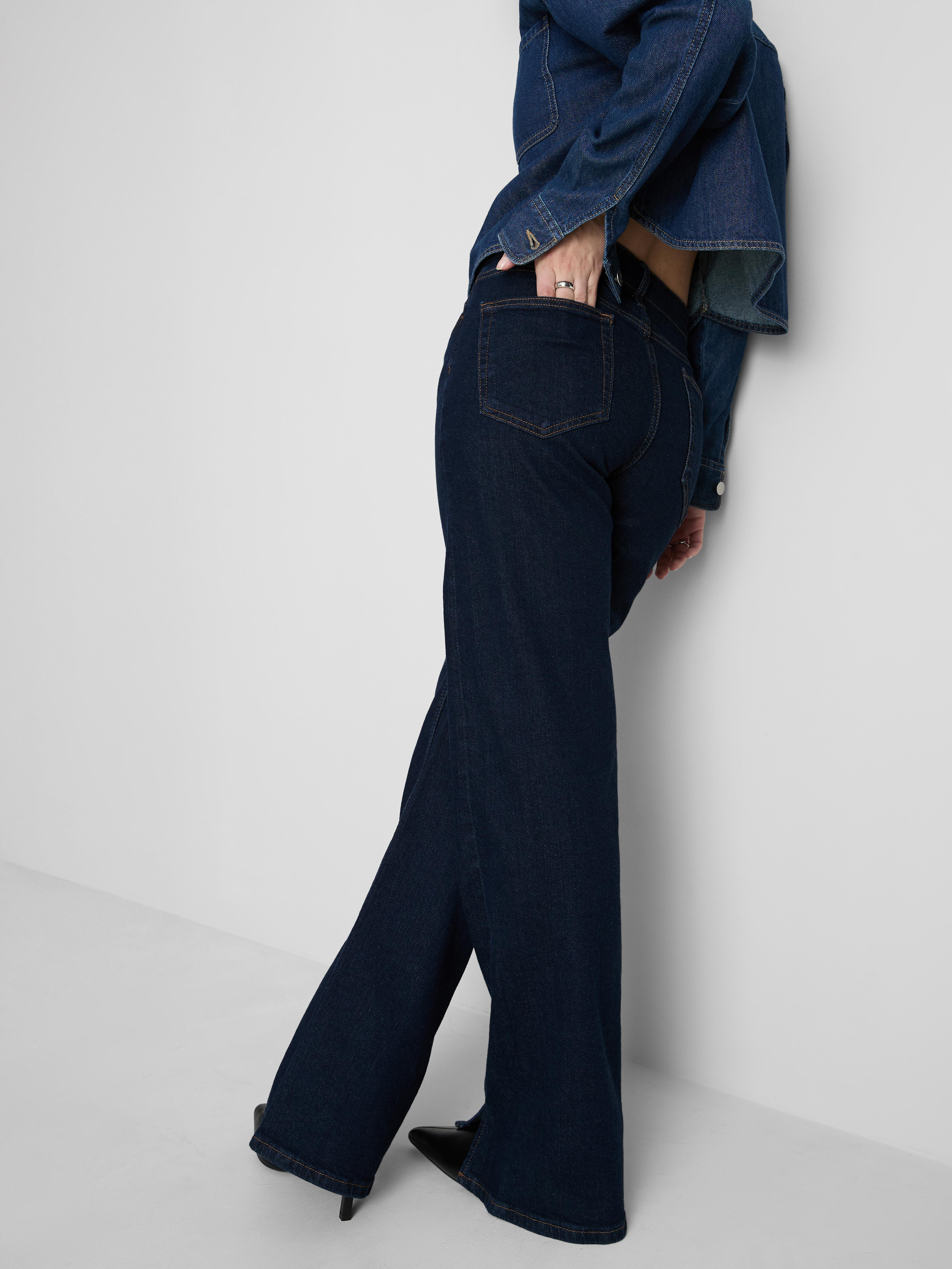 Középmagas derekú, trapézszárú farmer csavart szegéllyel - Indigókék ...