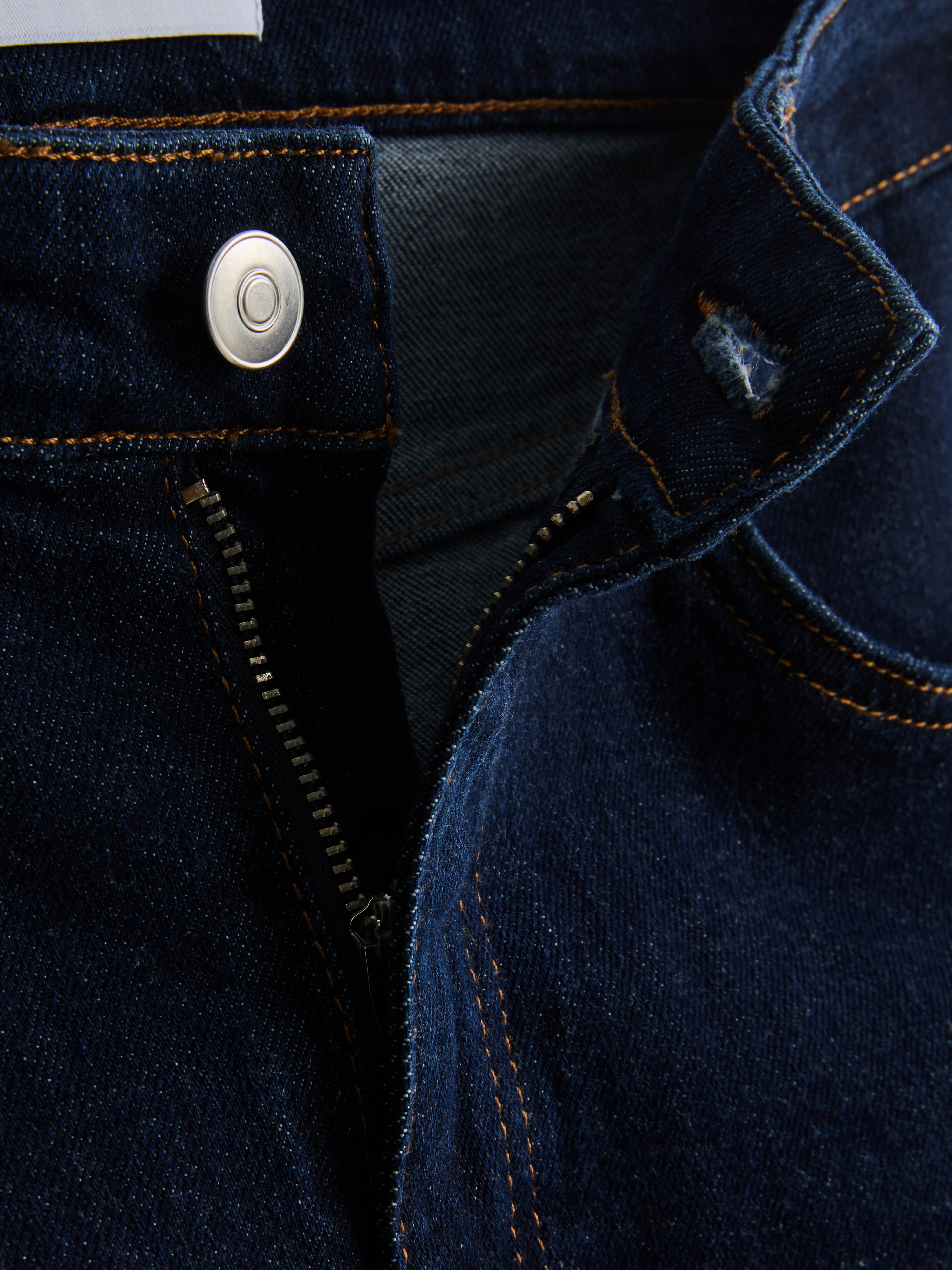 Középmagas derekú, trapézszárú farmer csavart szegéllyel - Indigókék ...