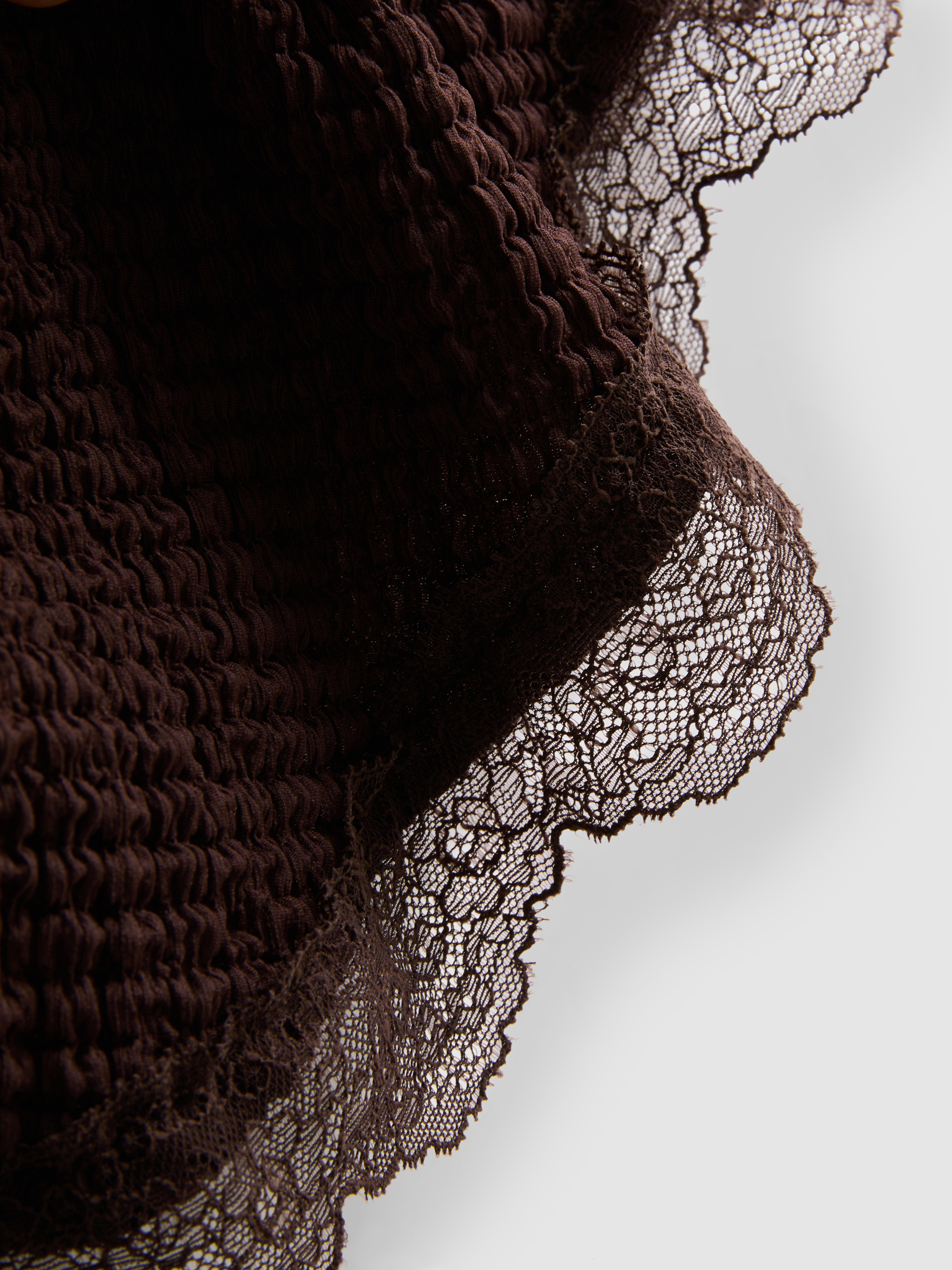 Top con bordo in pizzo asimmetrico strutturato - Cioccolato - Donna ...