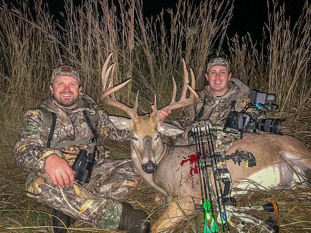 A One-Shot Bet and Buck Named Big Heavy - Realtree Camo