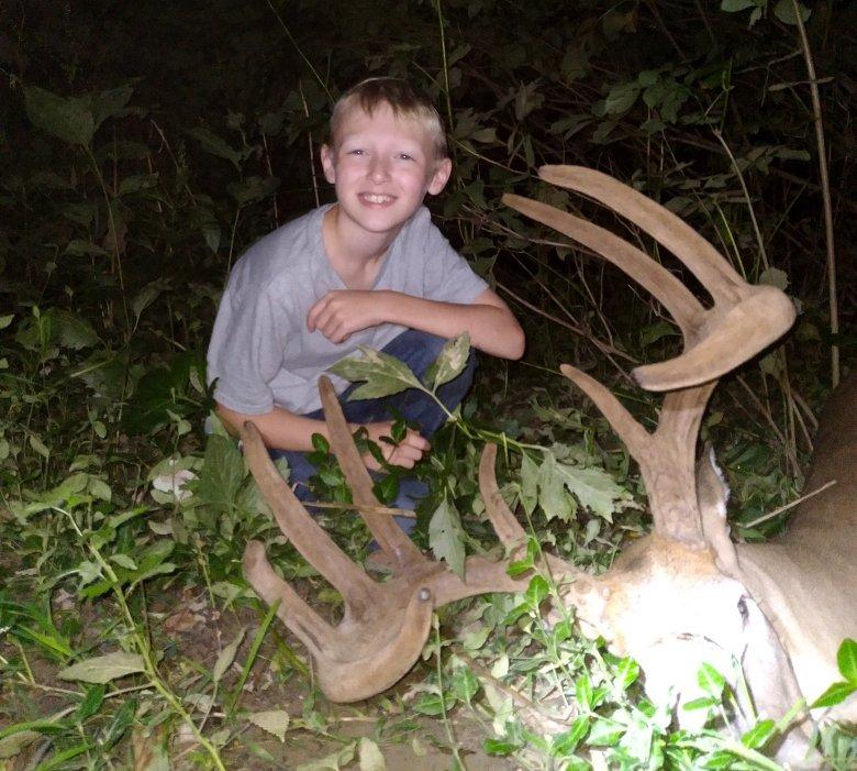 Giant Kentucky Velvet Buck with a Longbow - Realtree Camo