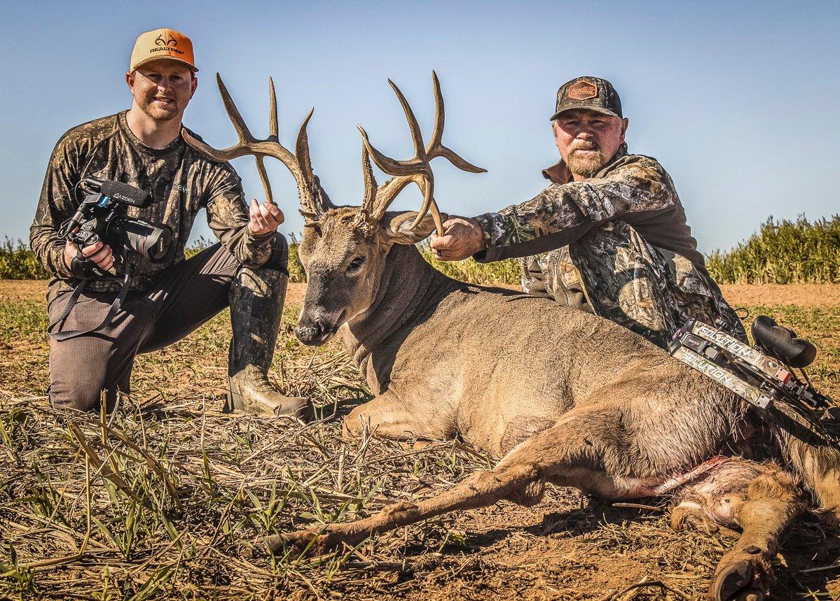 Jeff Danker's Flyer Buck Has Triple Drop Tines - Realtree Camo