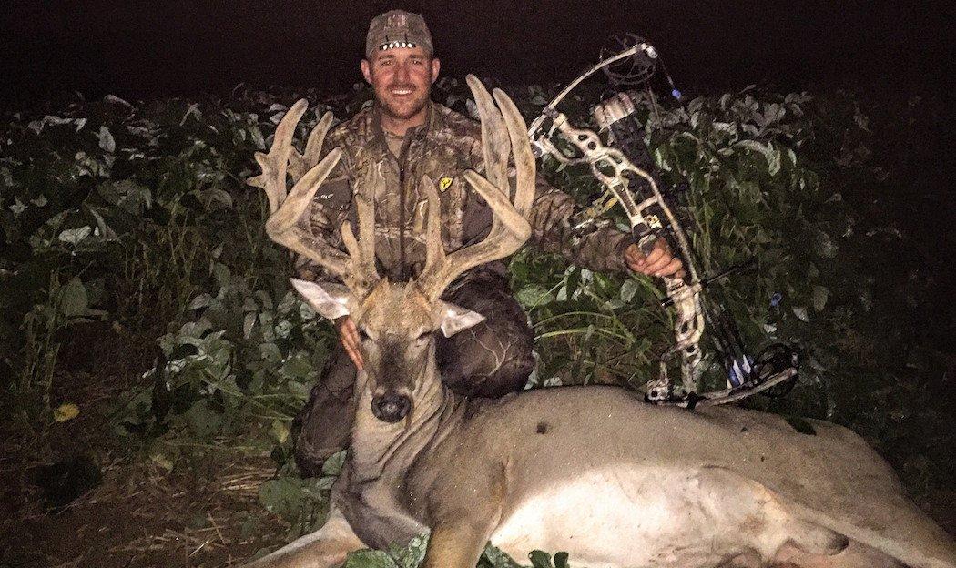 A Giant Velvet Main-Frame 8-Pointer - Realtree Camo