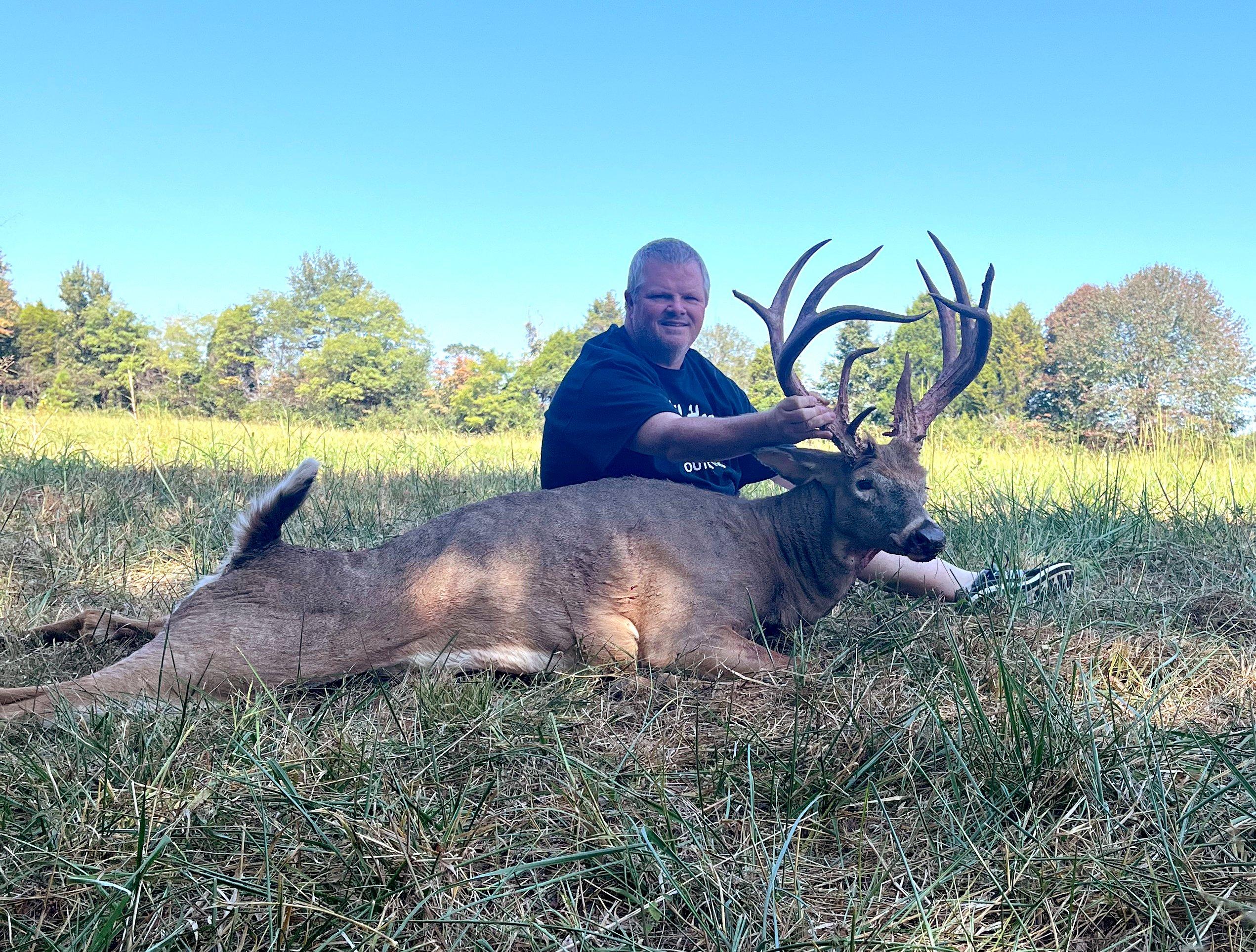 Crossbow Hunter Shoots Huge Buck With Overlapping Main Beams - Realtree ...