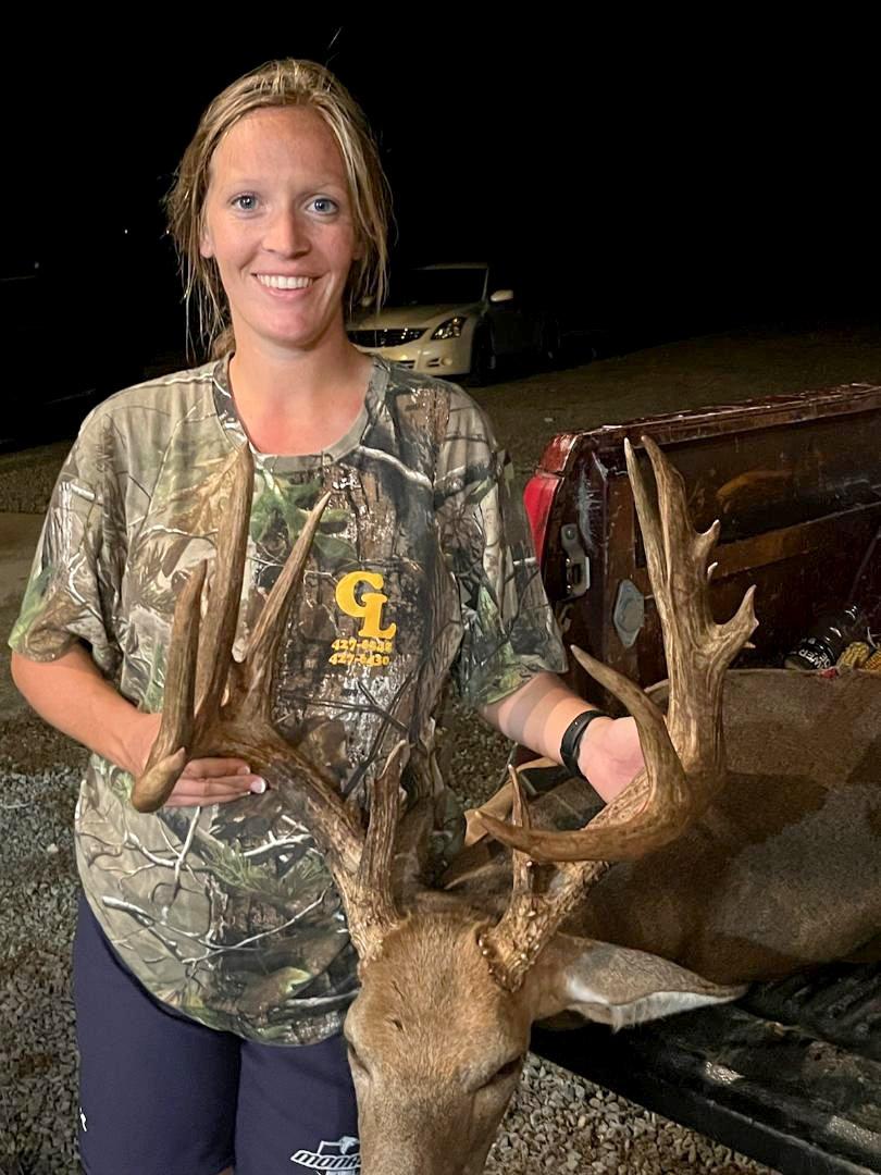 Mother-to-Be Arrows 17-Point Buck - Realtree Camo