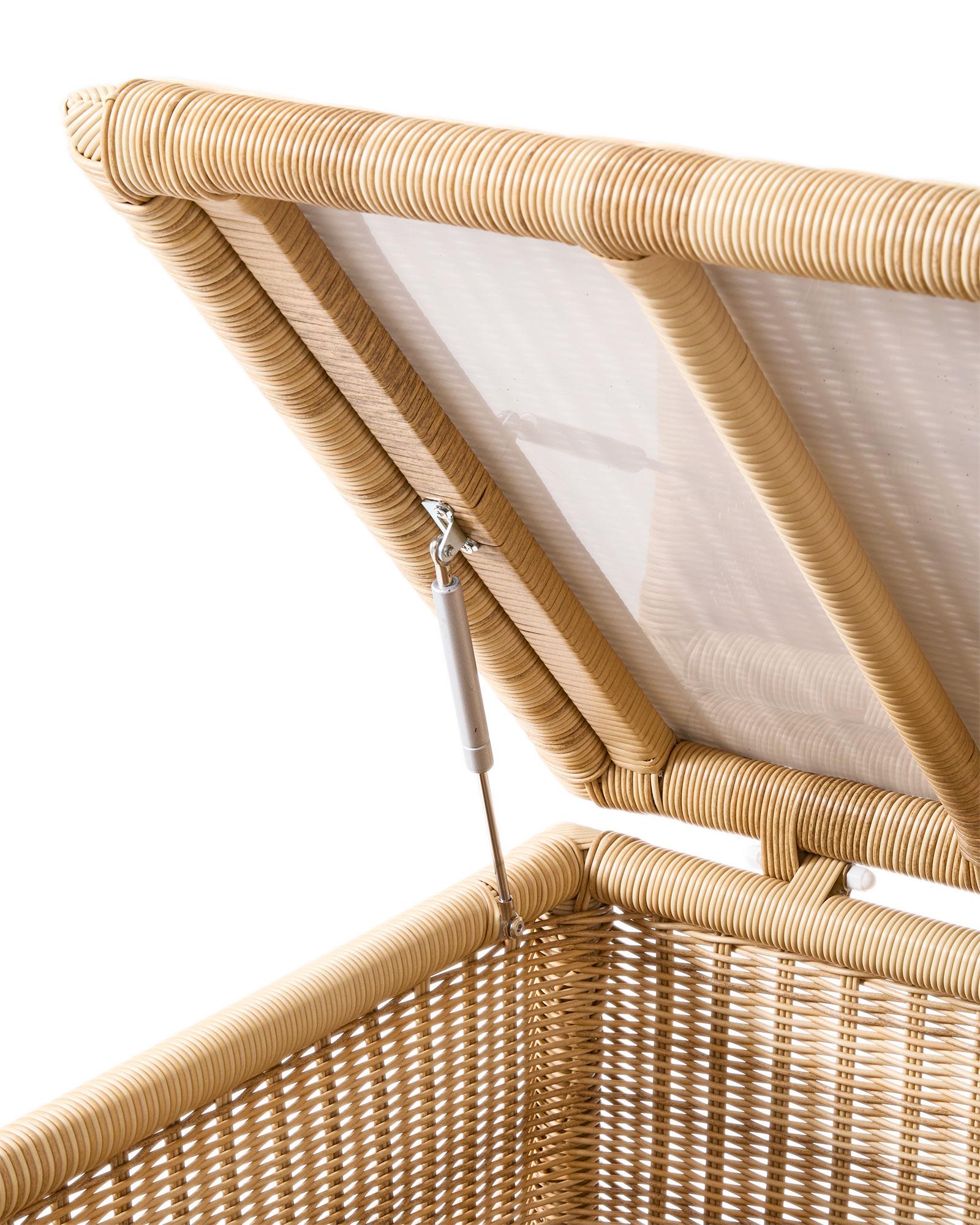 1262821-Outdoor-Storage-Trunk-Pacifica-Light-Dune-web-x0911