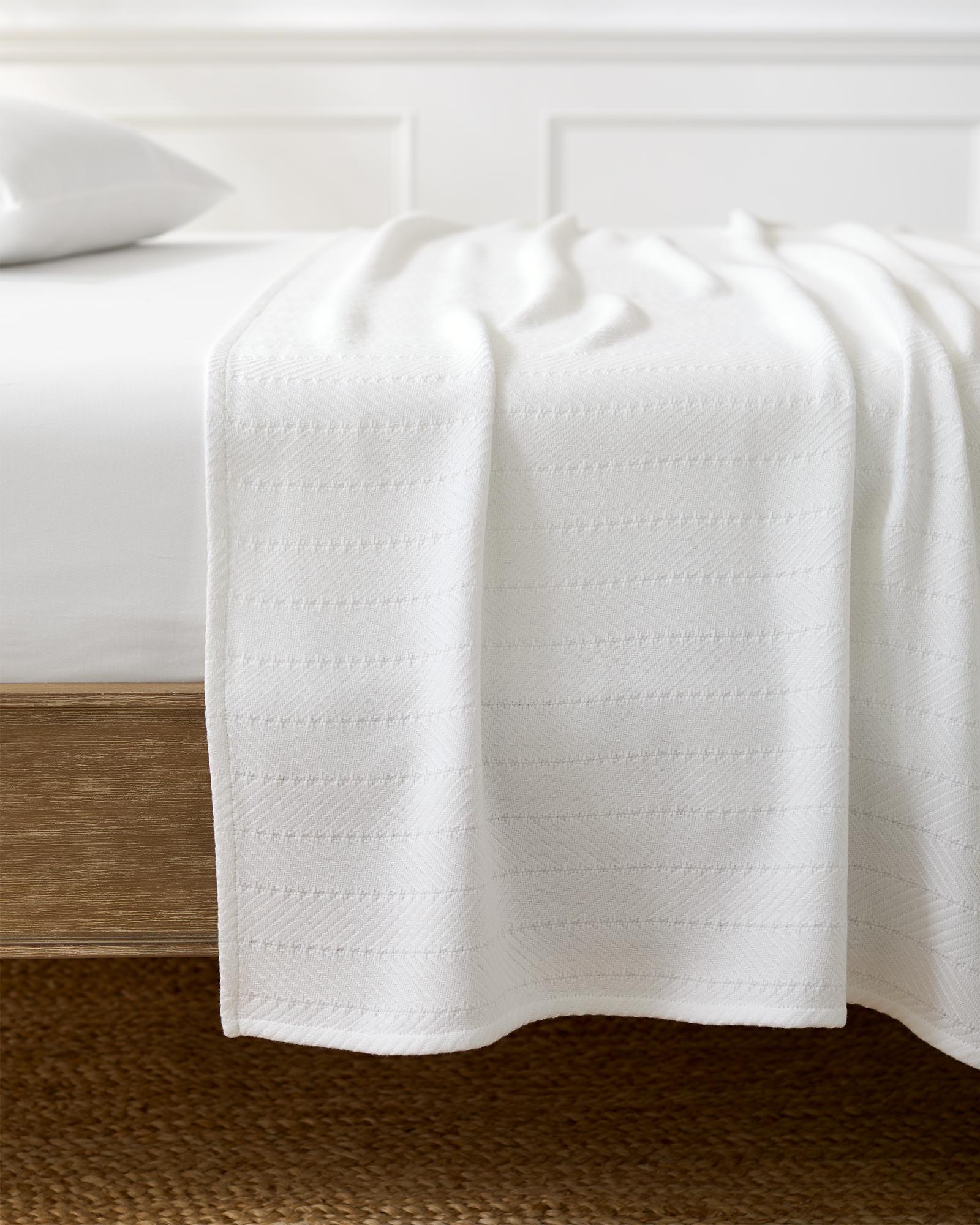 378376-Bedding-Blanket-Esssential-Cotton-White-web-2459