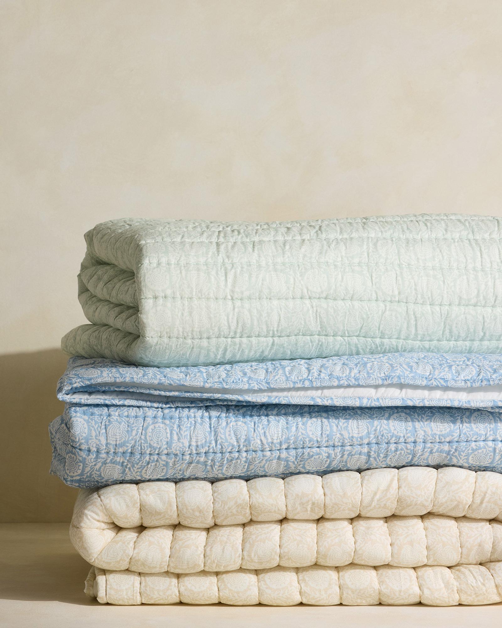 Bedding-Floral-Quilts-Asha-brand-x29958_CV1