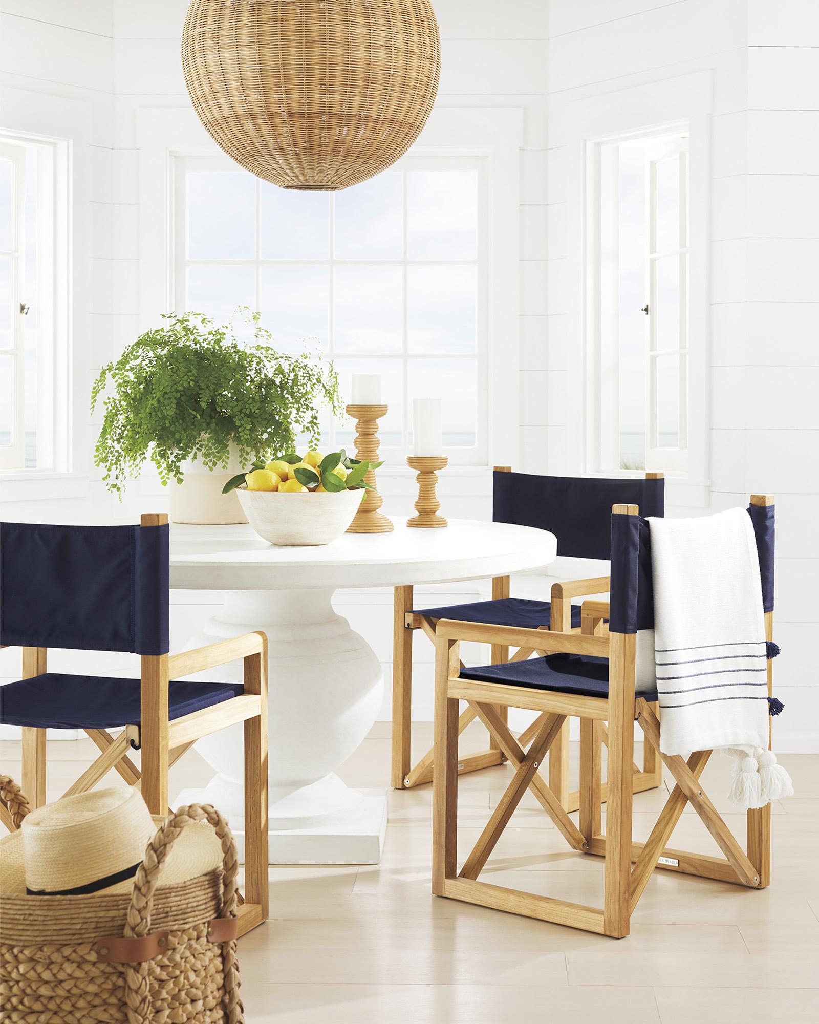 DIN_Terrace_Round_Director-0164_Crop_BASE