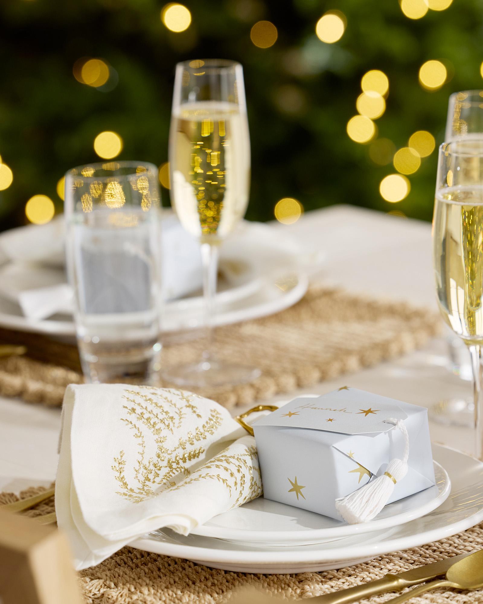 Dining-Holiday-Tabletop-Gold-Linen-Napkins-Montrose-Star-Gift-Wrap-Tags ...