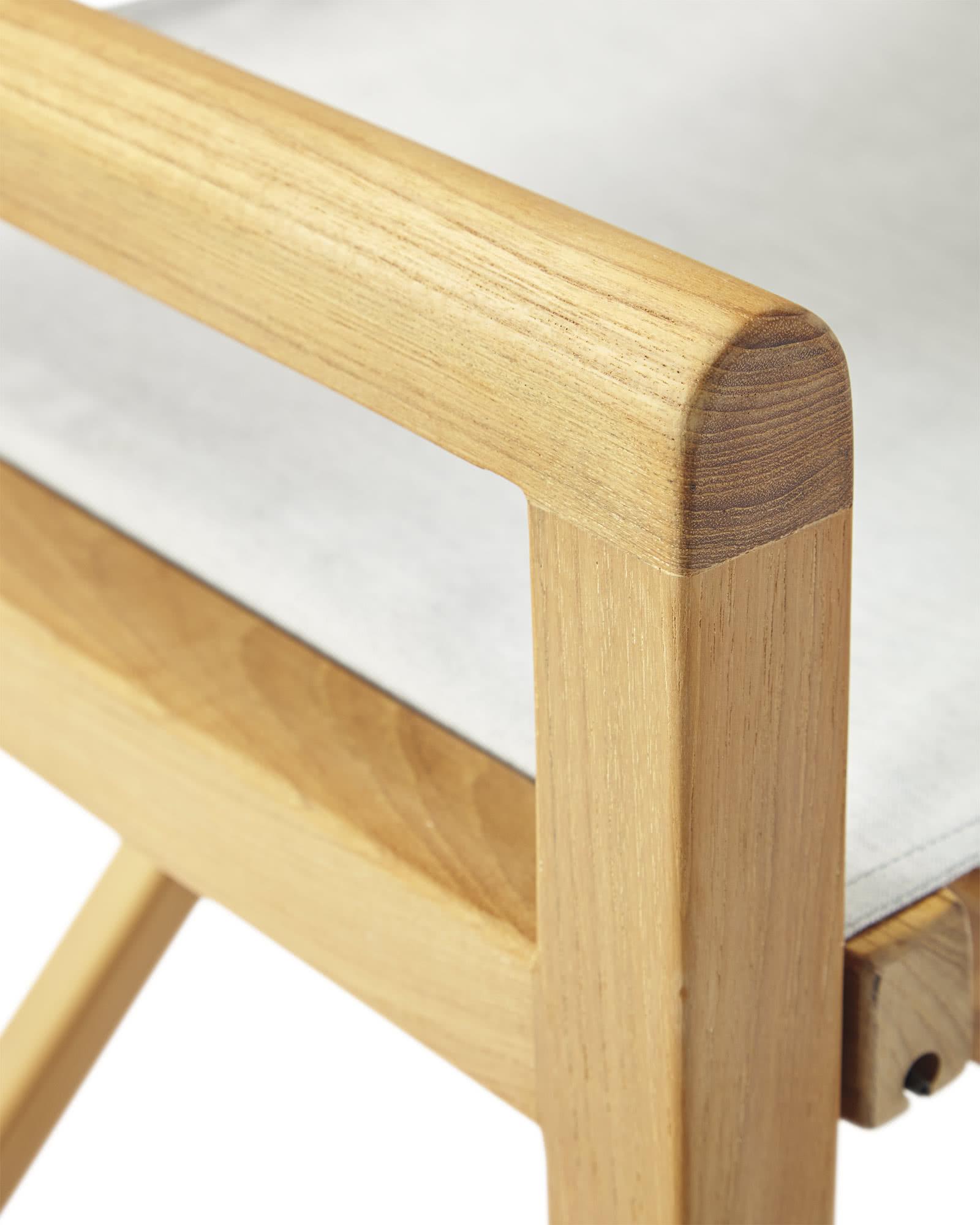 Furn_Outdoor_Directors_Chair_Platinum_Detail1_MV_Crop_BASE