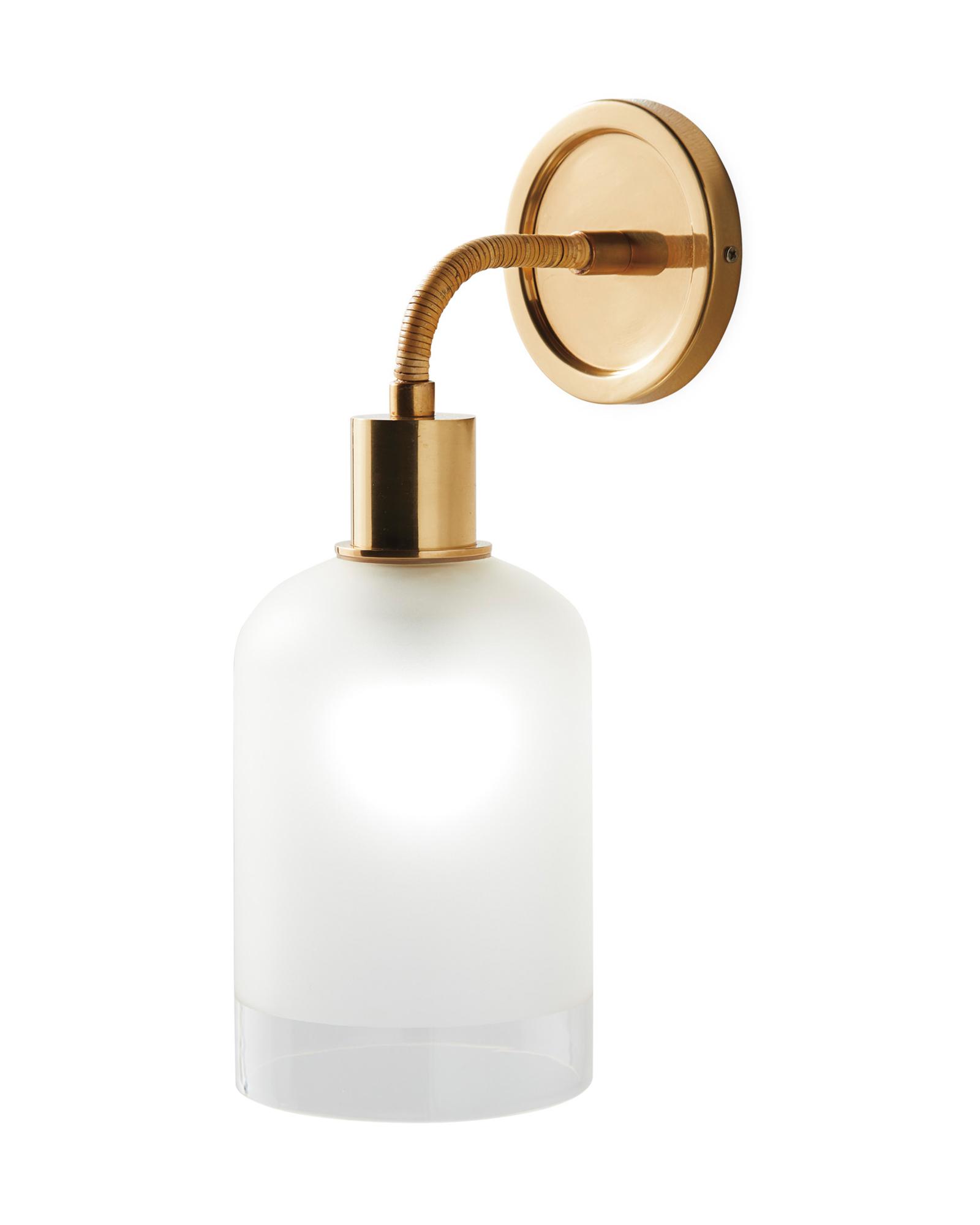 Lighting_Westbrooke_Sconce_Single_Lit_NO_TEXTURE_IN_GLASS_MV_0530_Crop_SH