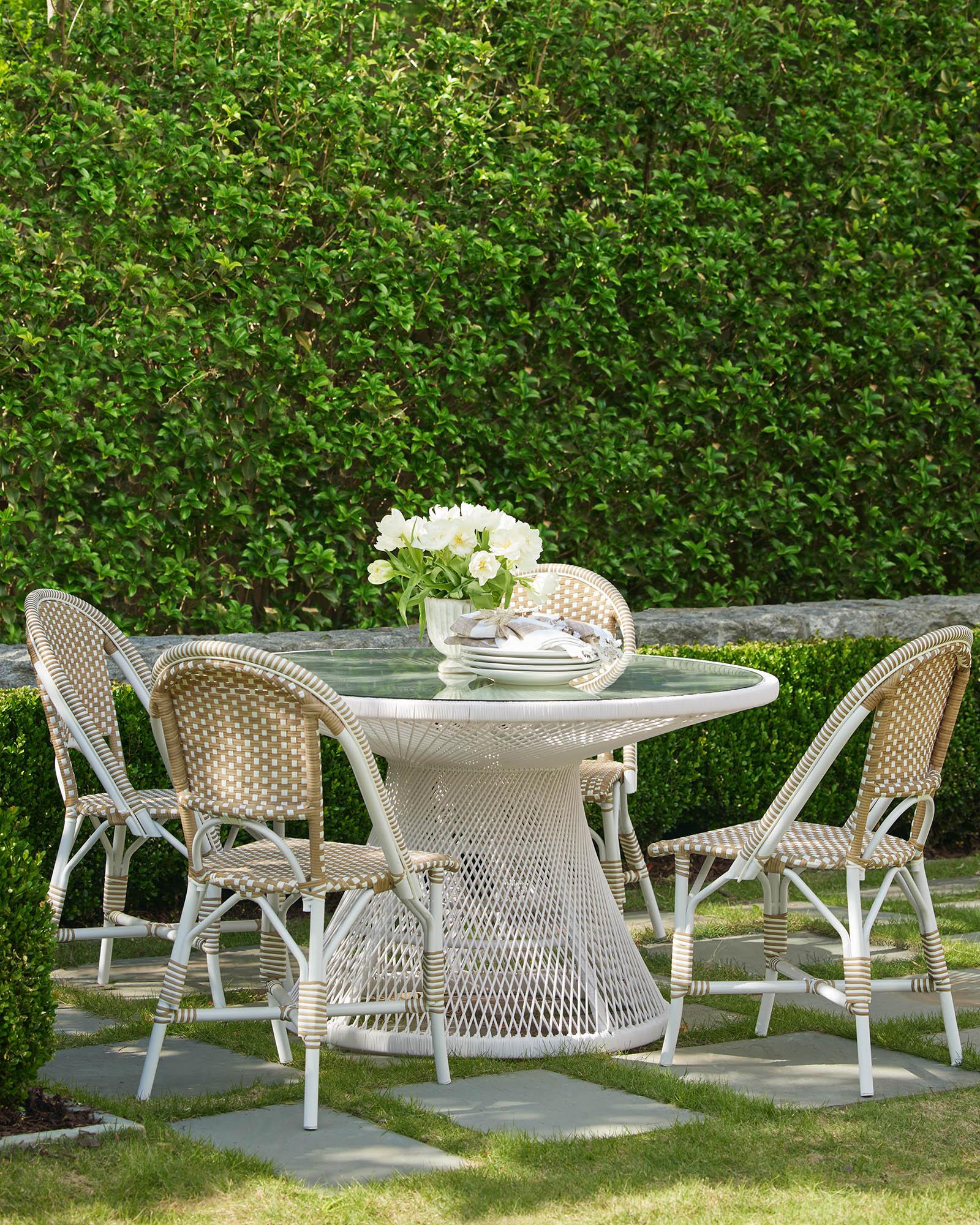 Outdoor-Dining-Room-Blithedale-Table-Riviera-Chairs-brand-x0634_SPR24D2_CV1