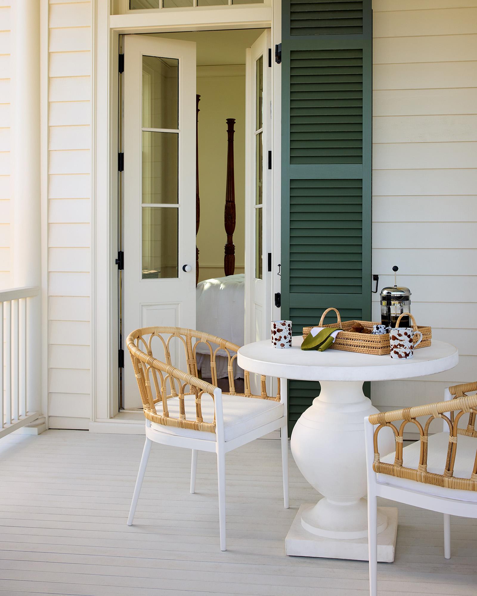 Outdoor-Dining-White-Round-Bistro-Table-Sausalito-Chairs-brand-x3262_CV1