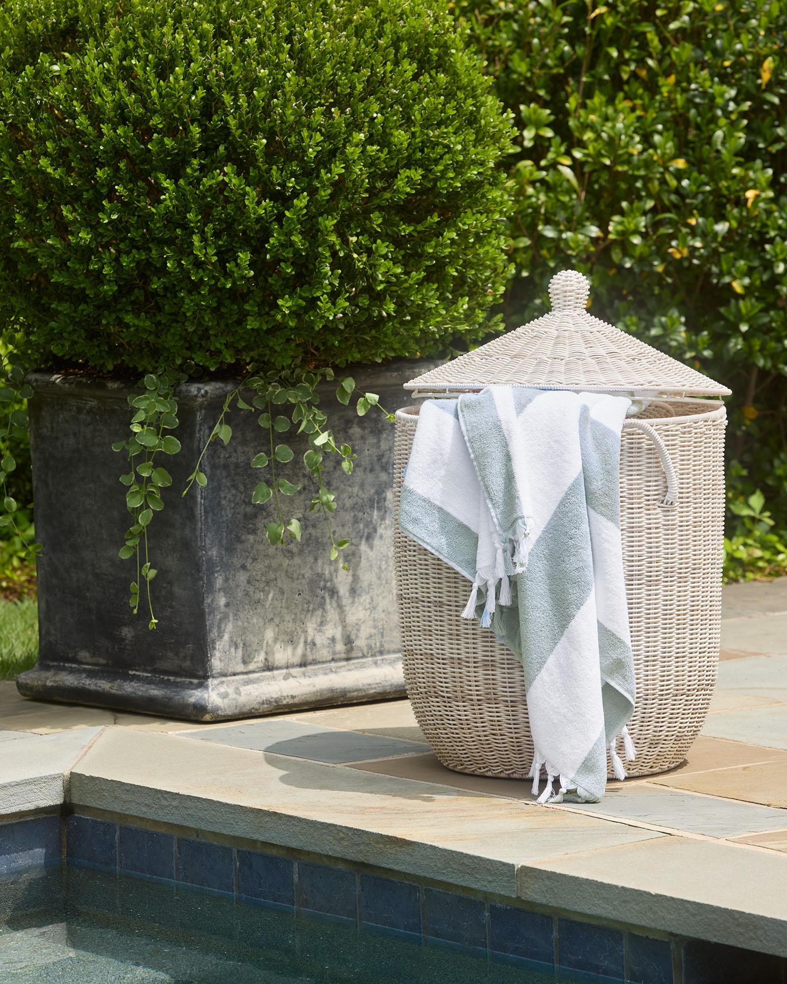 Outdoor-Storage-White-Madaket-Basket-brand-xC6A0493_CV1