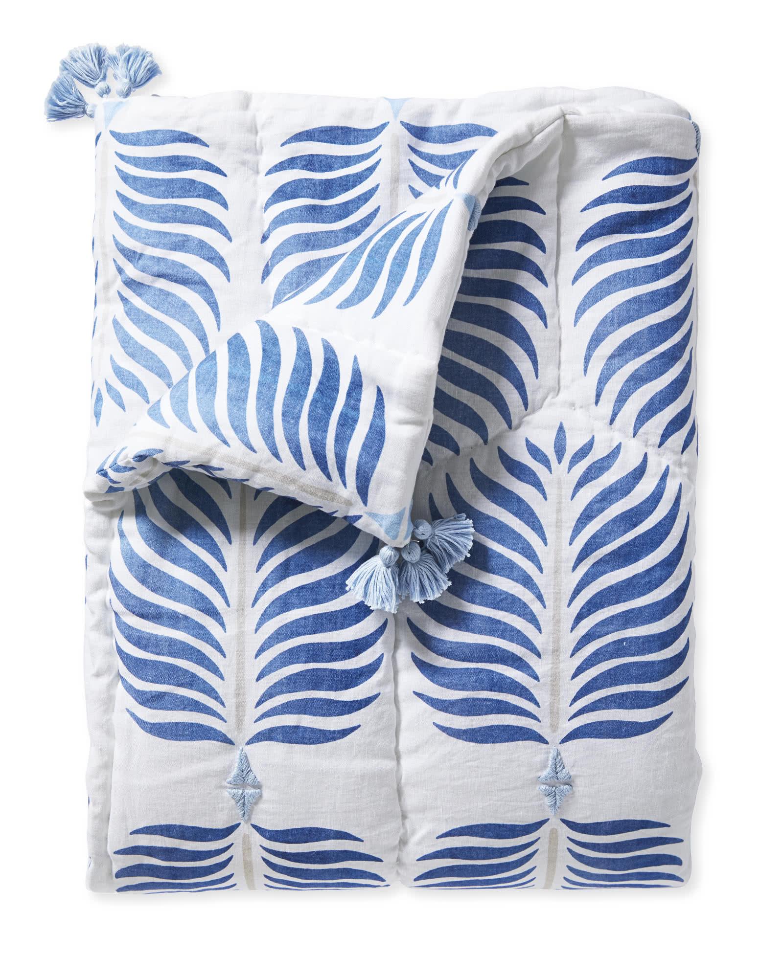 Quilt_Granada_Navy_Fold_MV_0796_Crop_SH