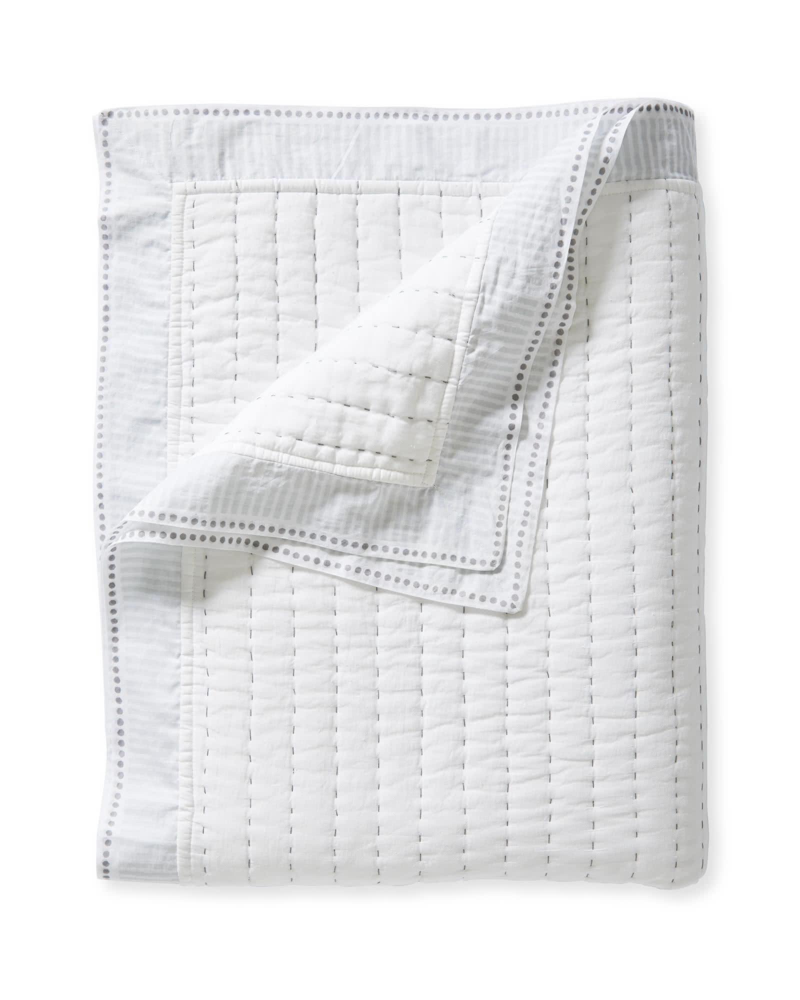 Quilt_Sand_Piper_Grey_OH_MV_0482_Crop_SH