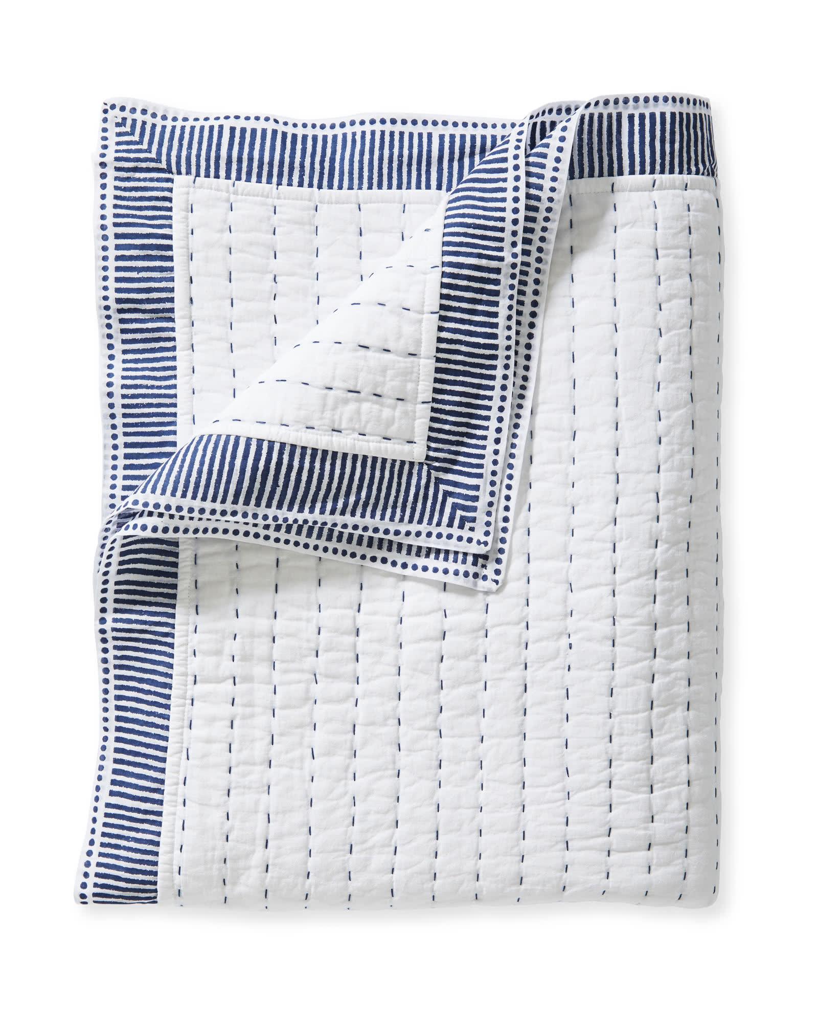 Quilt_Sand_Piper_Navy_OH_MV_0488_Crop_SH