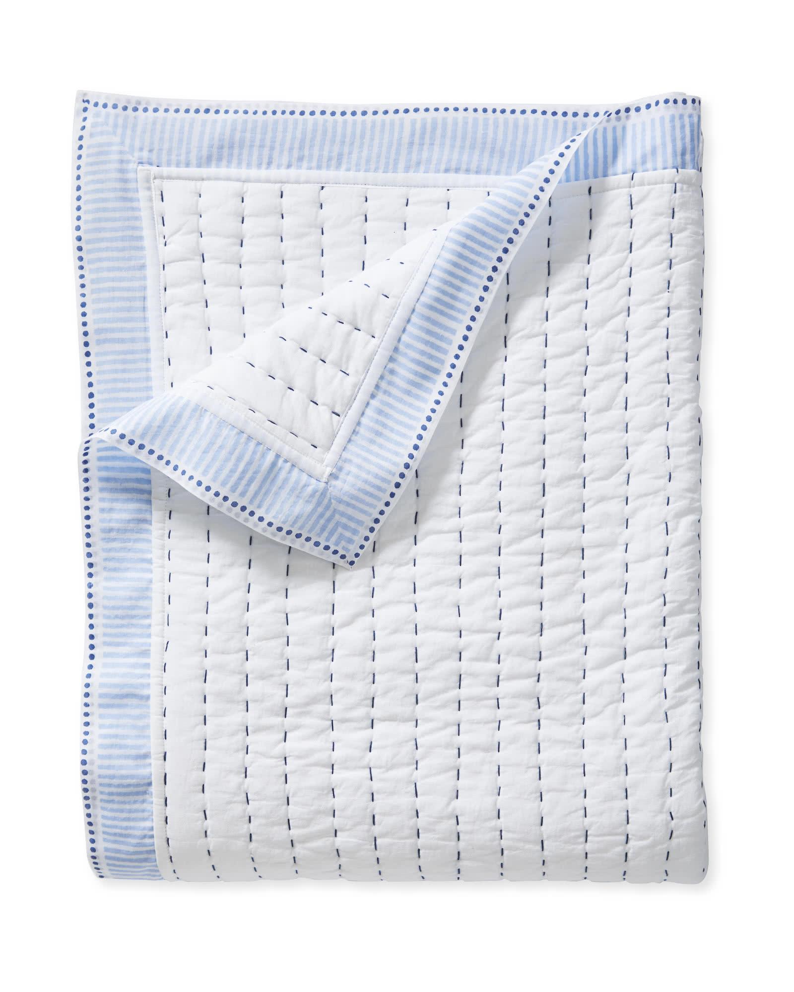 Quilt_Sandpiper_Sky_Navy_Fold_MV_0311_Crop_SH