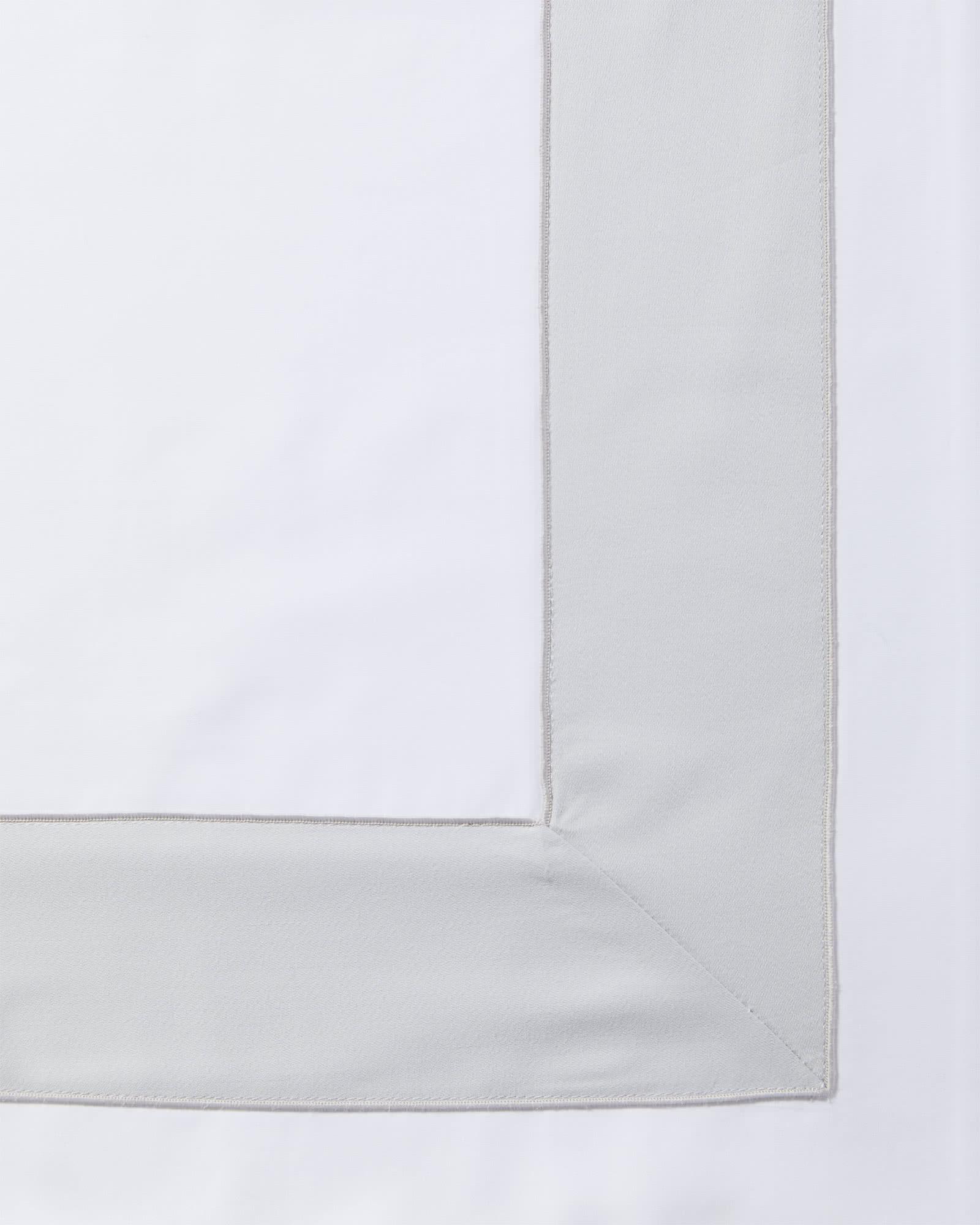 Sw_Bedding_Beach_Club_Border_Fog_MV_0532_Crop_BASE