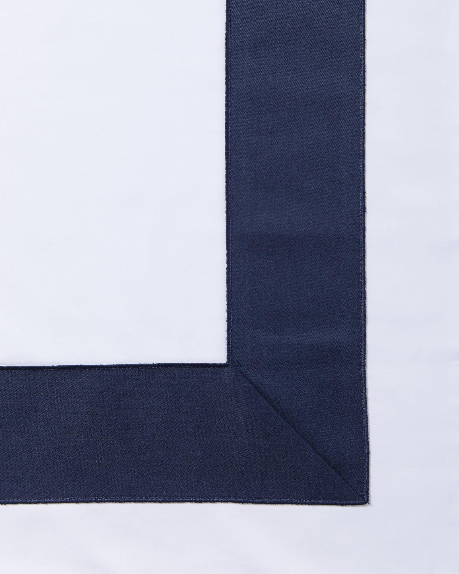 Sw_Bedding_Beach_Club_Border_Navy_MV_0526_Crop_BASE
