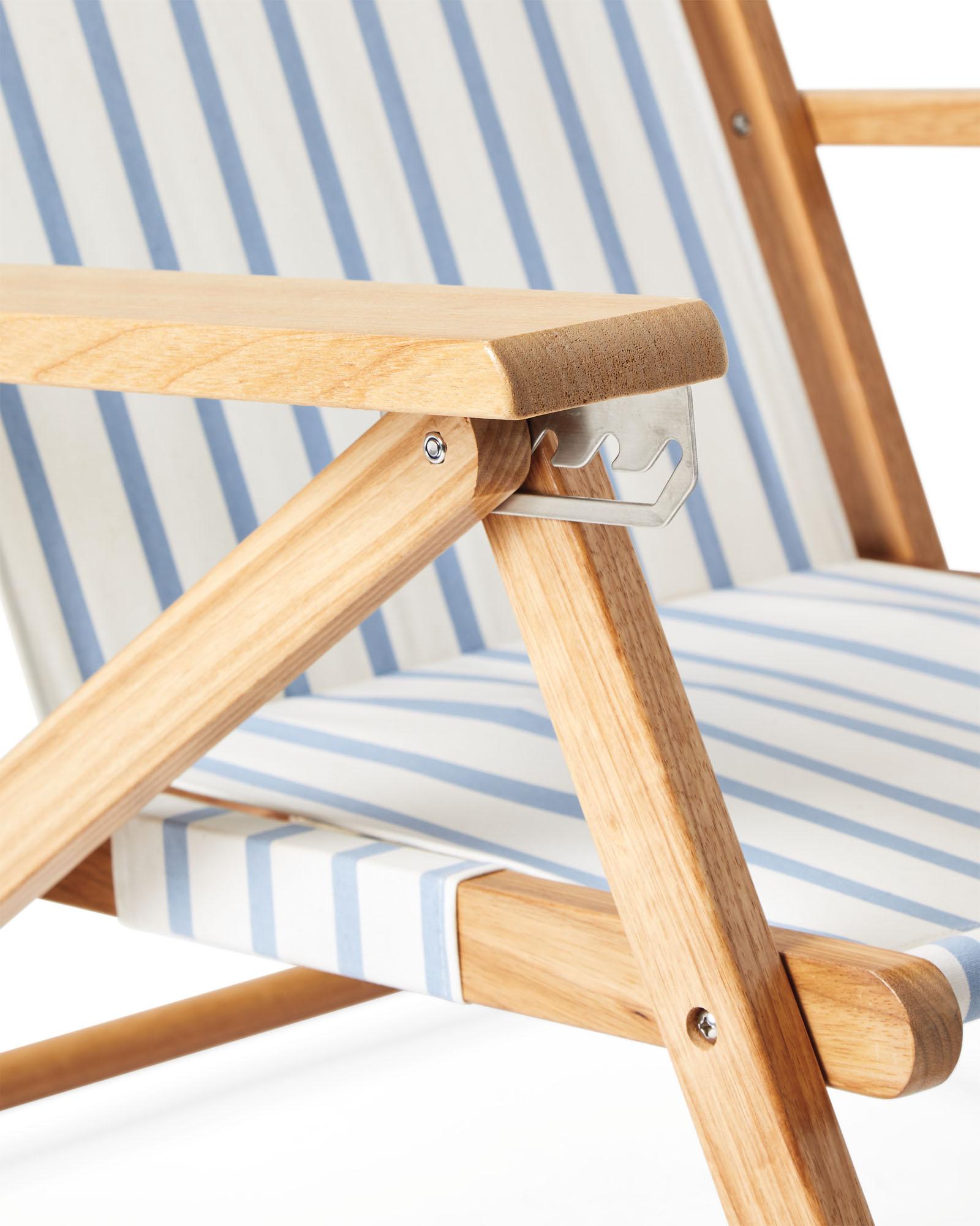 Teak_Beach_Chair_Tide_Stripe_Coastal_Blue_Detail_MJ_18276_Crop_SH