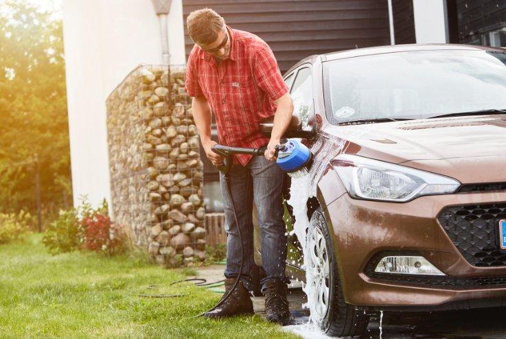 How to Wash Your Car - The Ultimate Guide | Halfords IE