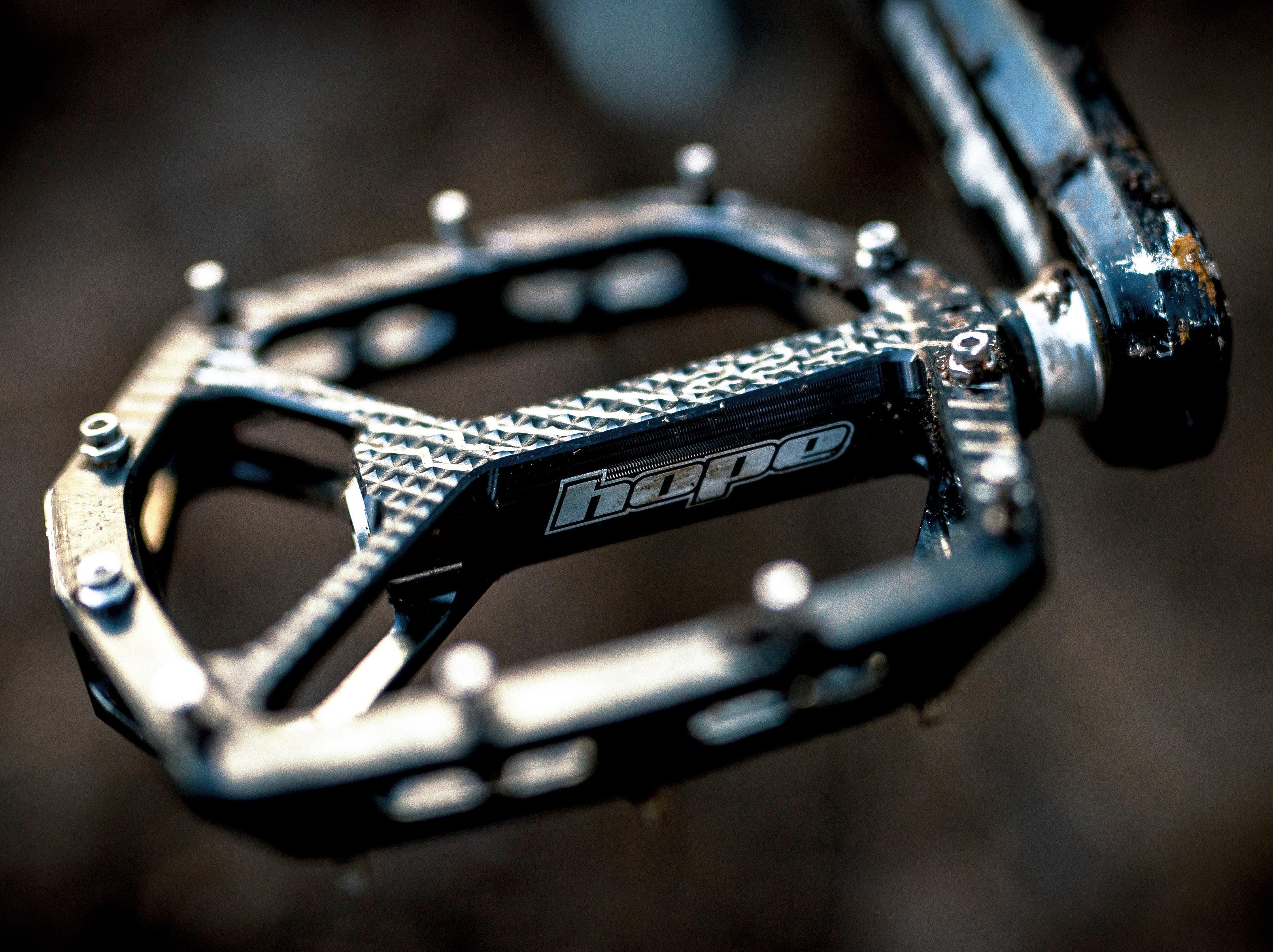 Hope F22 Flat Pedals | Wiggle