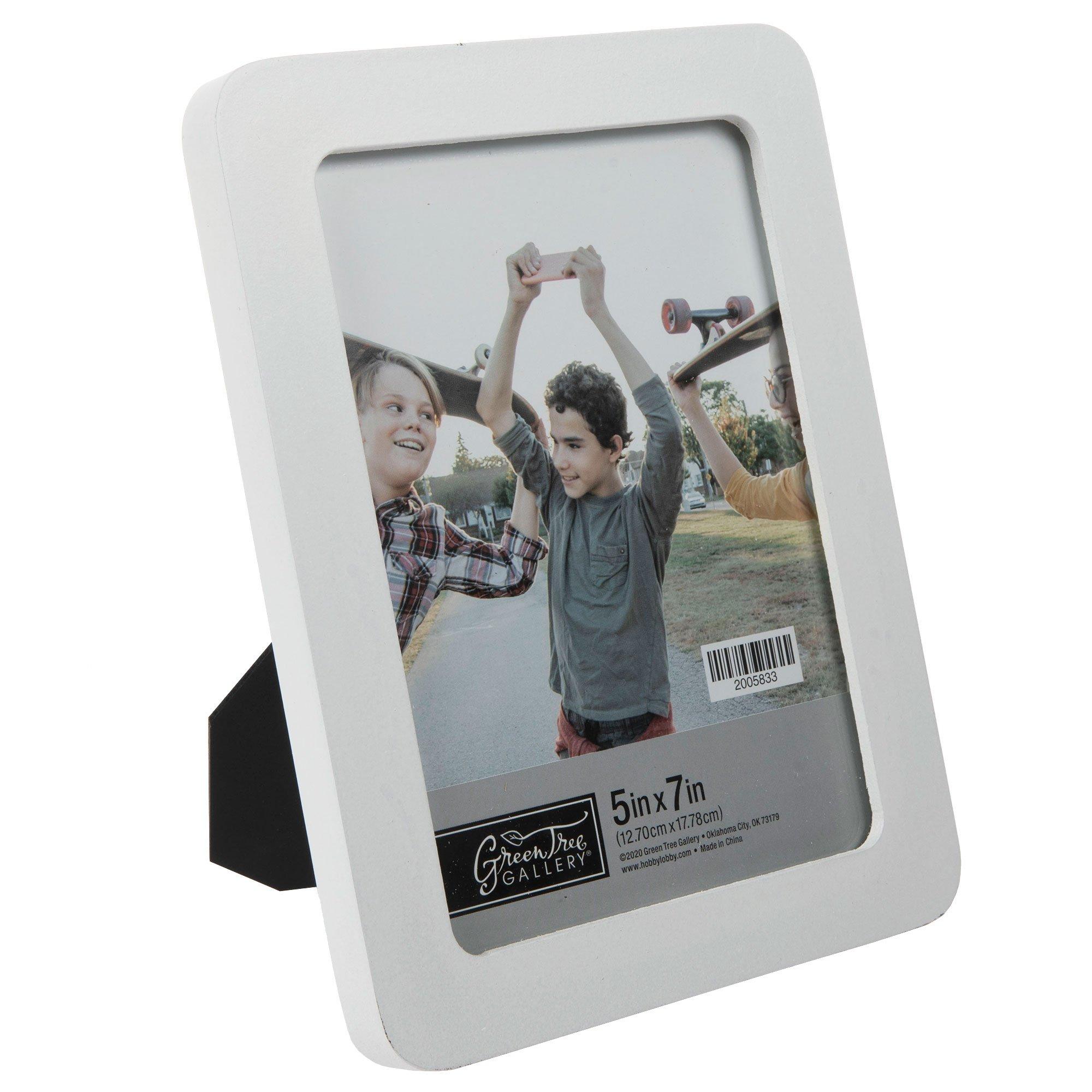 White Rounded Wood Picture Frame | Hobby Lobby | 2005833