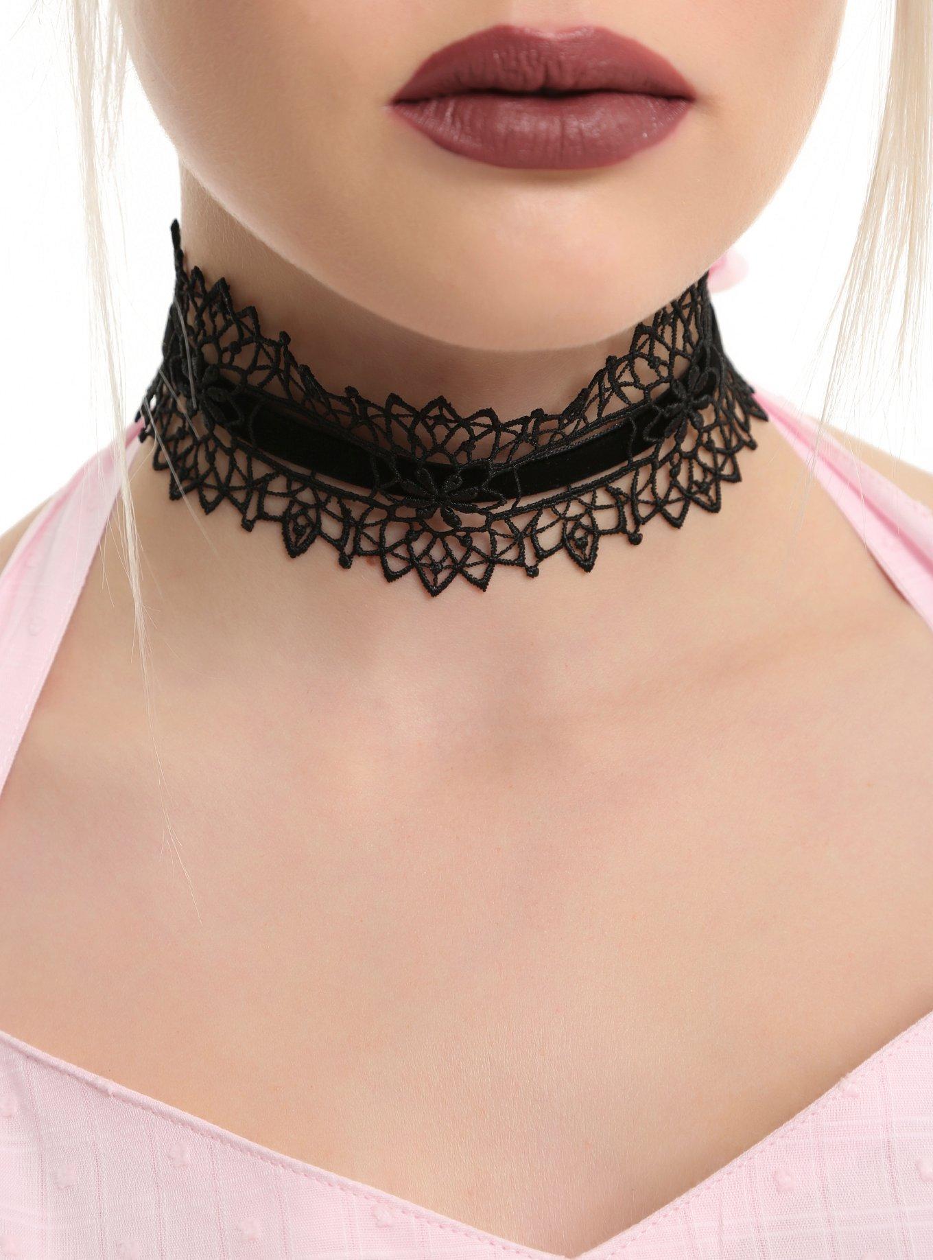 Black Velvet Lace Choker | Hot Topic