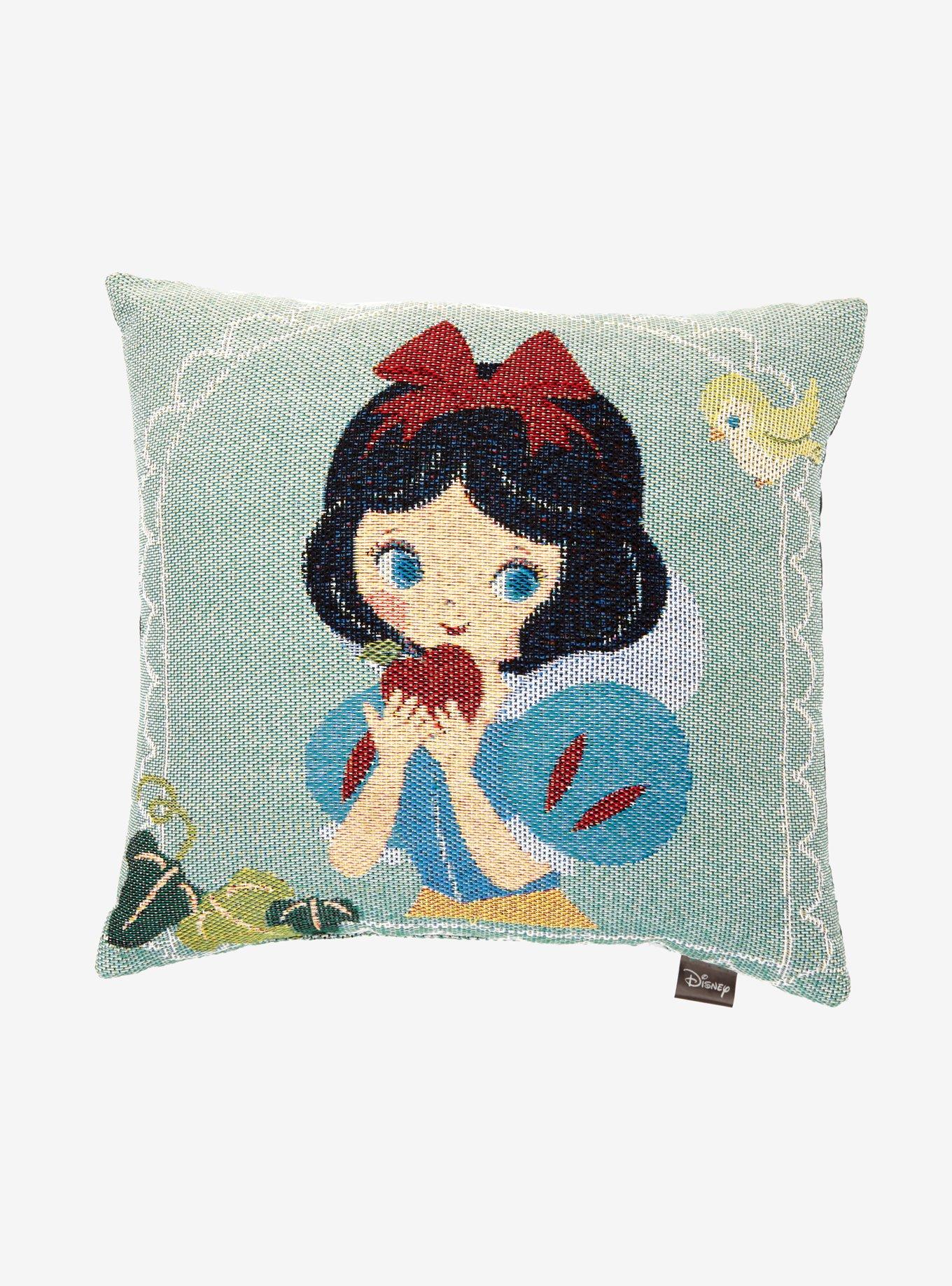 Disney Snow White And The Seven Dwarfs Tapestry Snow White & Apple ...