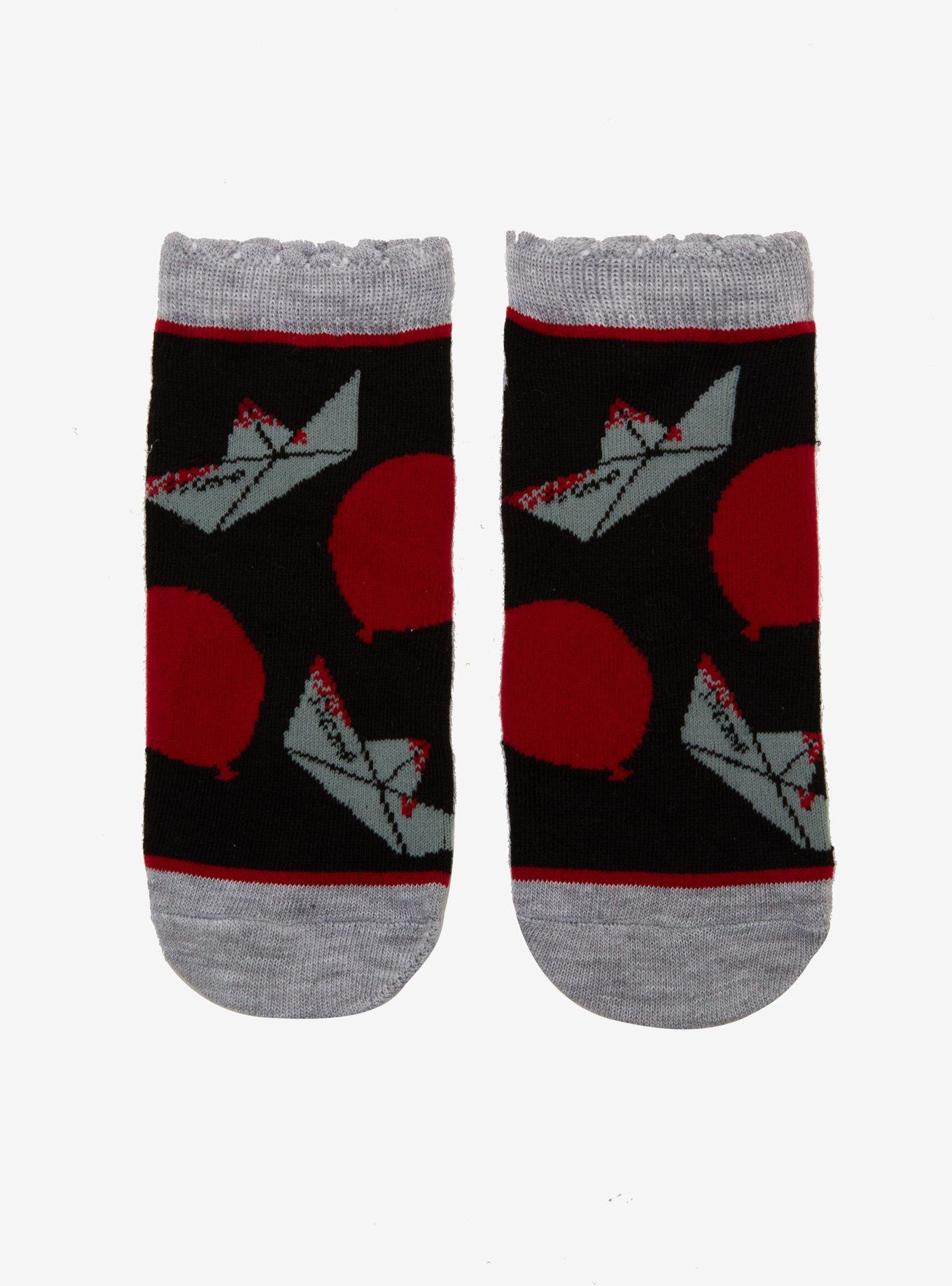 IT Chapter Two S.S. Georgie Balloon Scallop No-Show Socks | Hot Topic