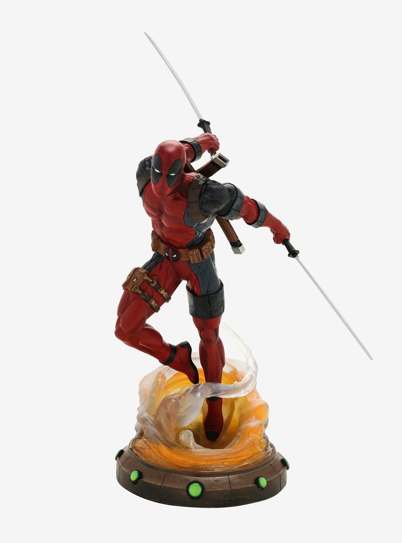 Diamond Select Toys Marvel Deadpool Collectible Figure | Hot Topic