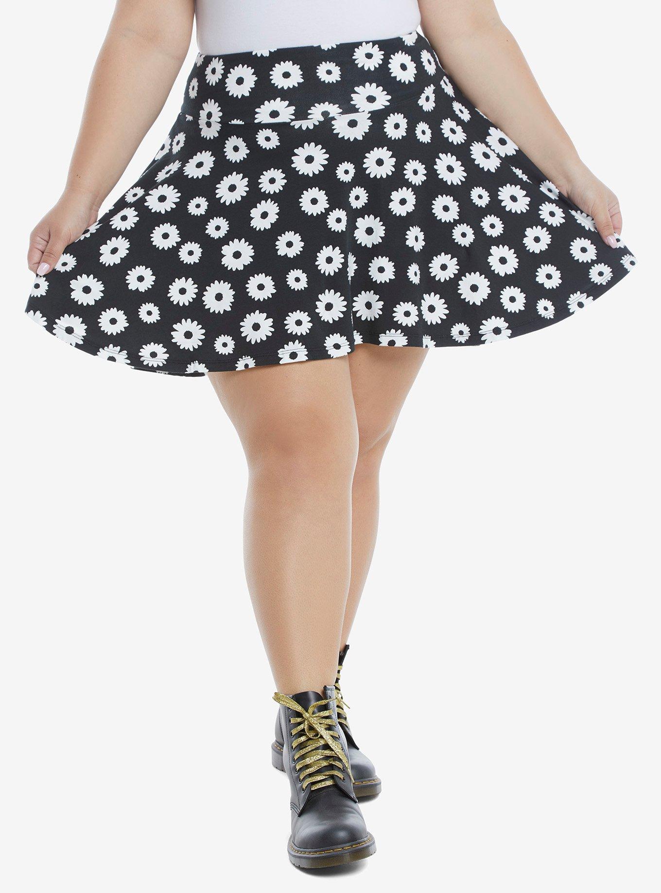 Black & White Daisy Skorts Plus Size | Hot Topic