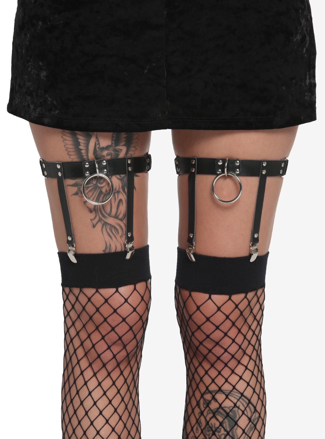 Black Drop O Ring Garter Set Hot Topic