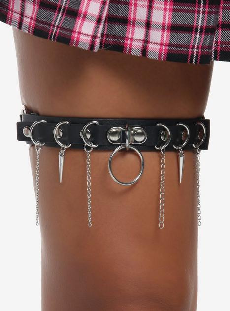 Spike Chain Hardware Garter | Hot Topic