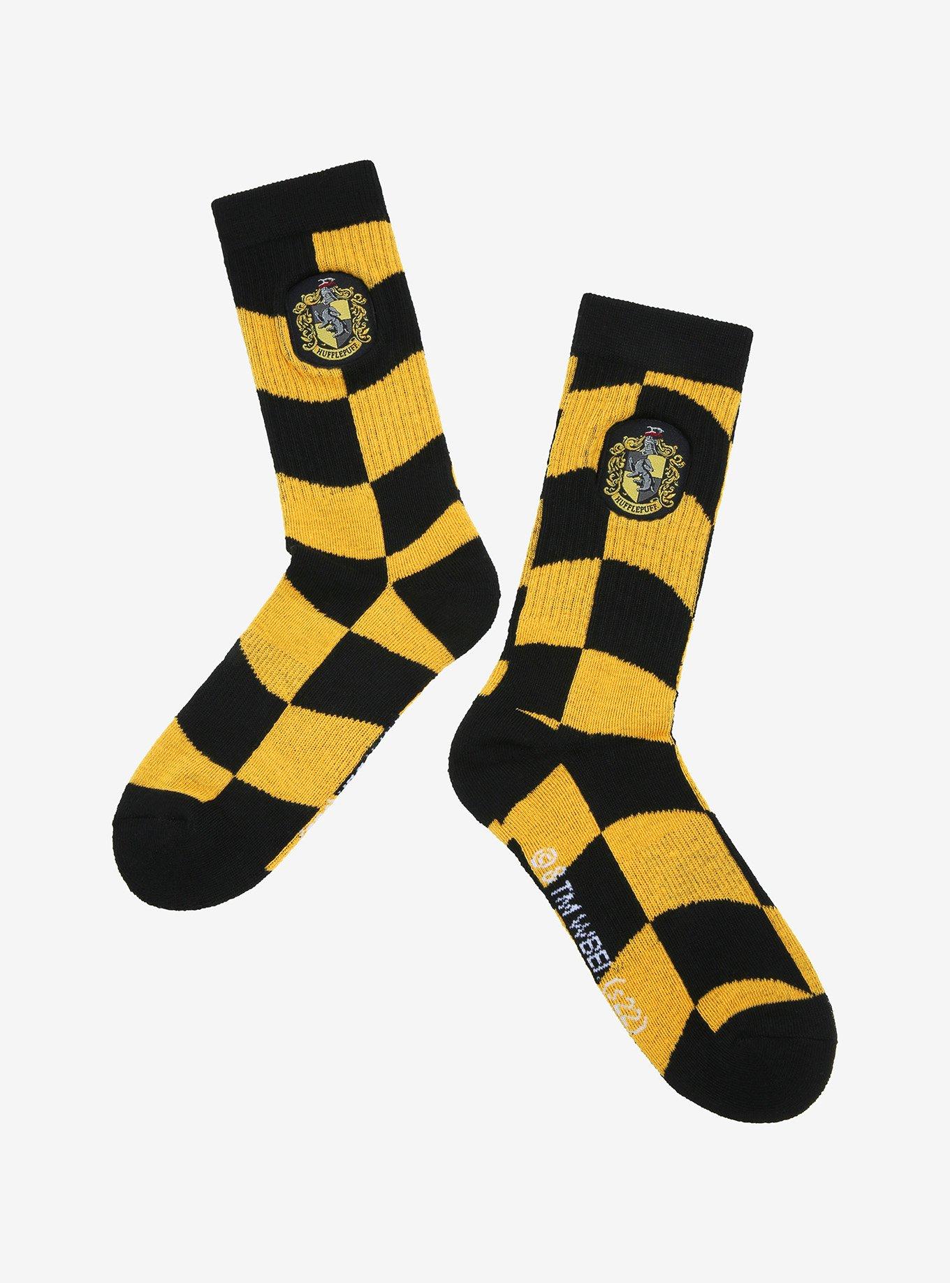 Harry Potter Hufflepuff Crest Wavy Checkered Crew Socks - BoxLunch ...