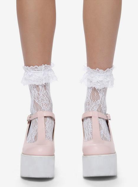 White Lace Ruffle Ankle Socks | Hot Topic