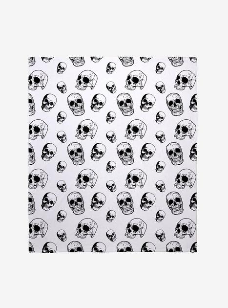 Skulls All Over Throw Blanket - WHITE | Hot Topic