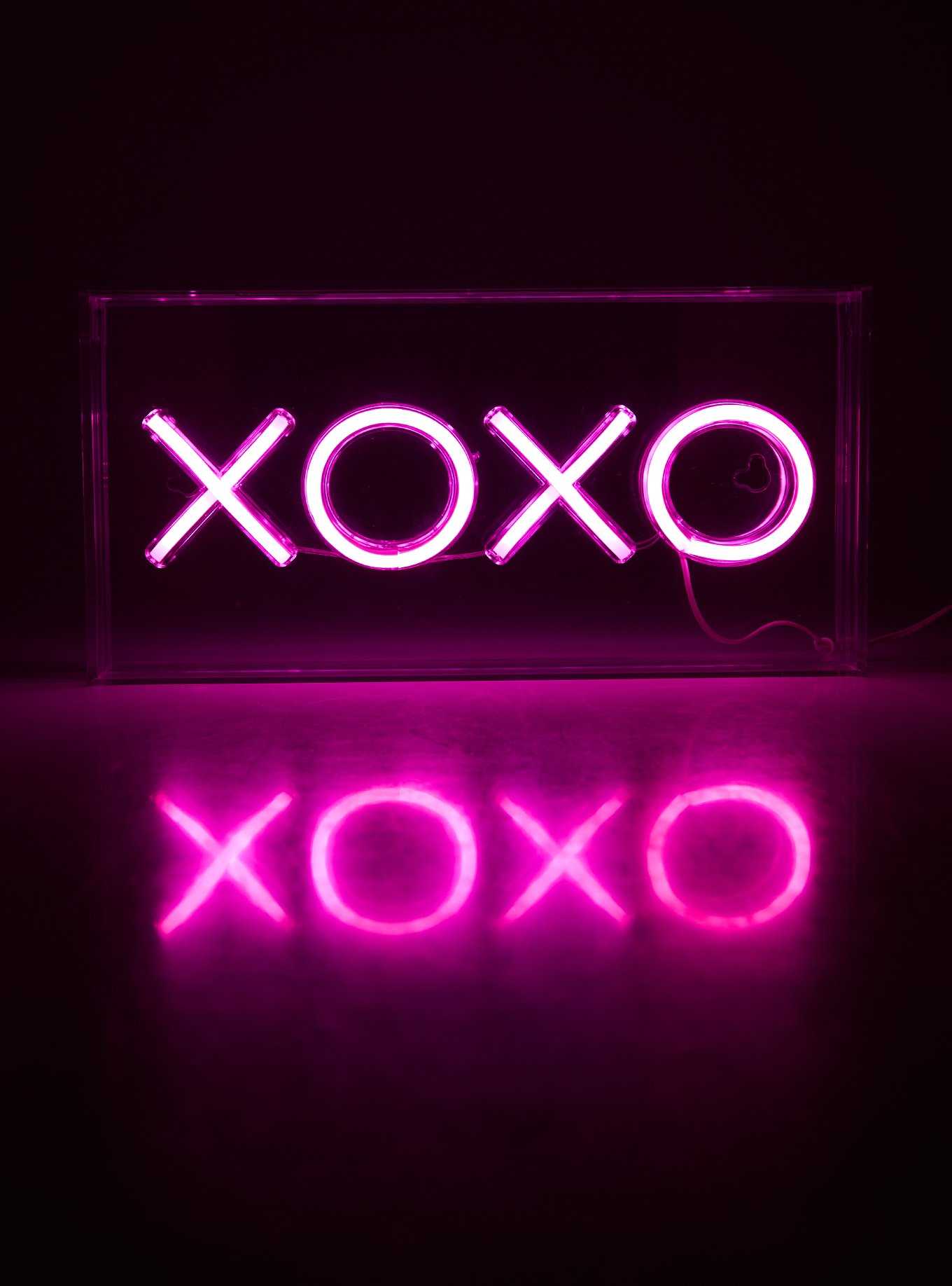 XOXO LED Neon Light | Hot Topic