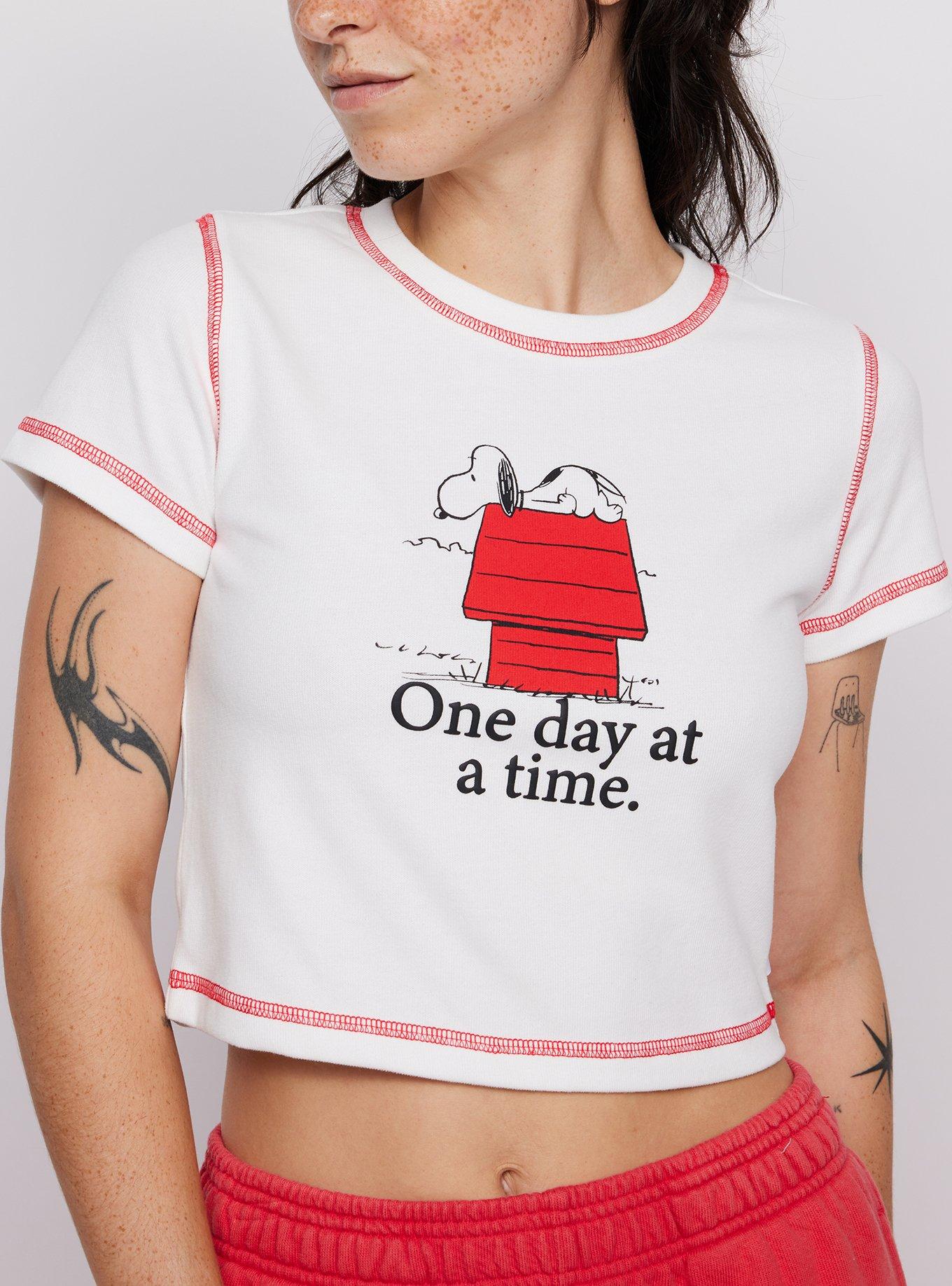 Samii Ryan Peanuts Snoopy Doghouse Women's Cropped T-Shirt | BoxLunch