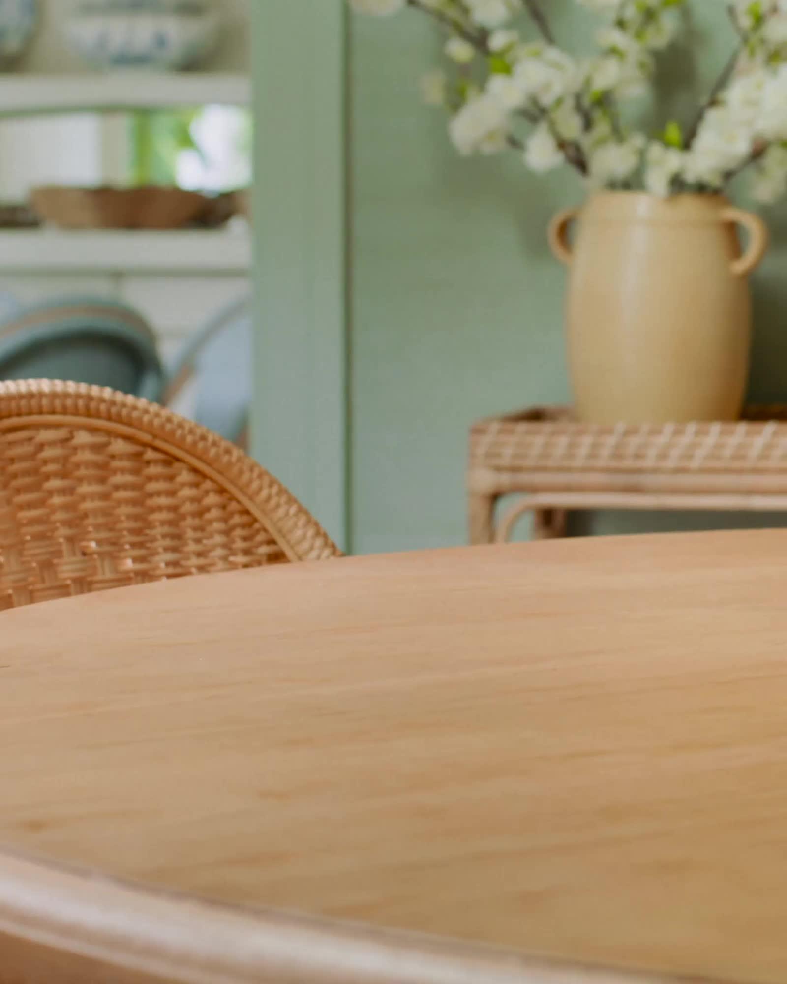 Lake House Round Dining Table